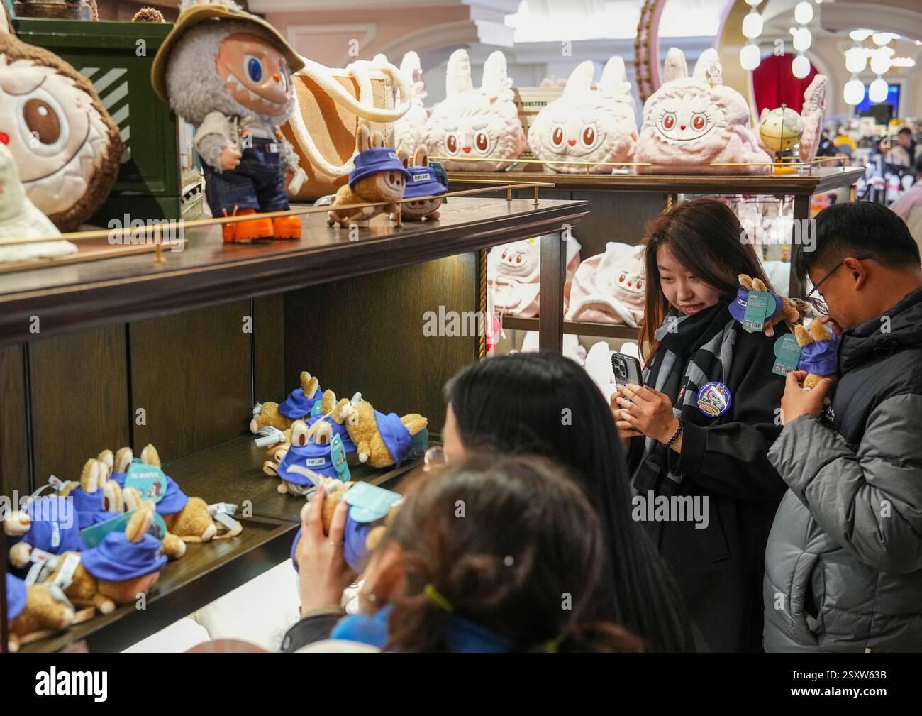 **CHINESE MAINLAND, HONG KONG, MACAU AND TAIWAN OUT** Tourists visit ...