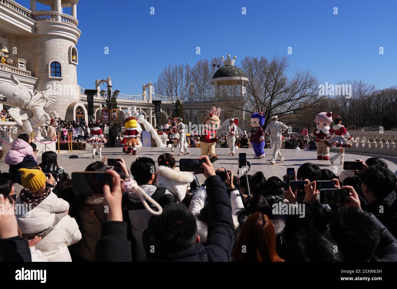 **CHINESE MAINLAND, HONG KONG, MACAU AND TAIWAN OUT** Tourists visit ...