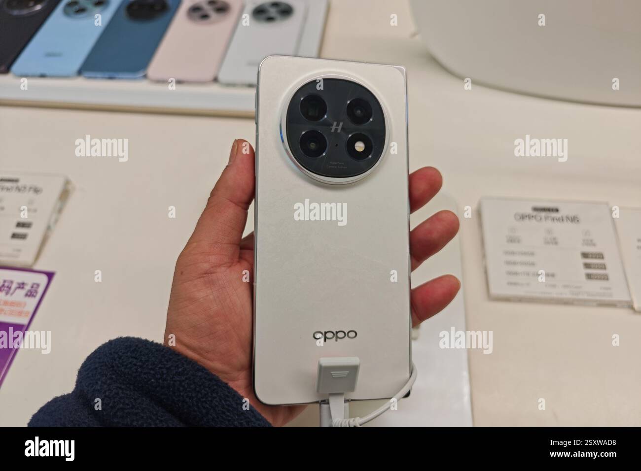 SHANGHAI, CHINA - FEBRUARY 26, 2025 - A customer experiences OPPO's ...