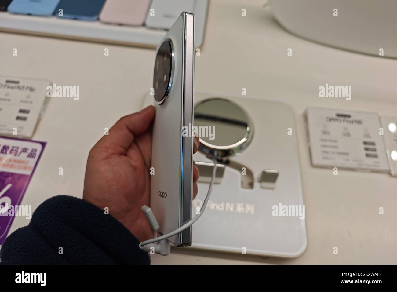 SHANGHAI, CHINA - FEBRUARY 26, 2025 - A customer experiences OPPO's ...