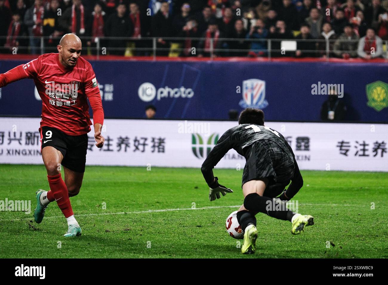 Chengdu Rongcheng Football Club defeated Wuhan Three Towns Football ...