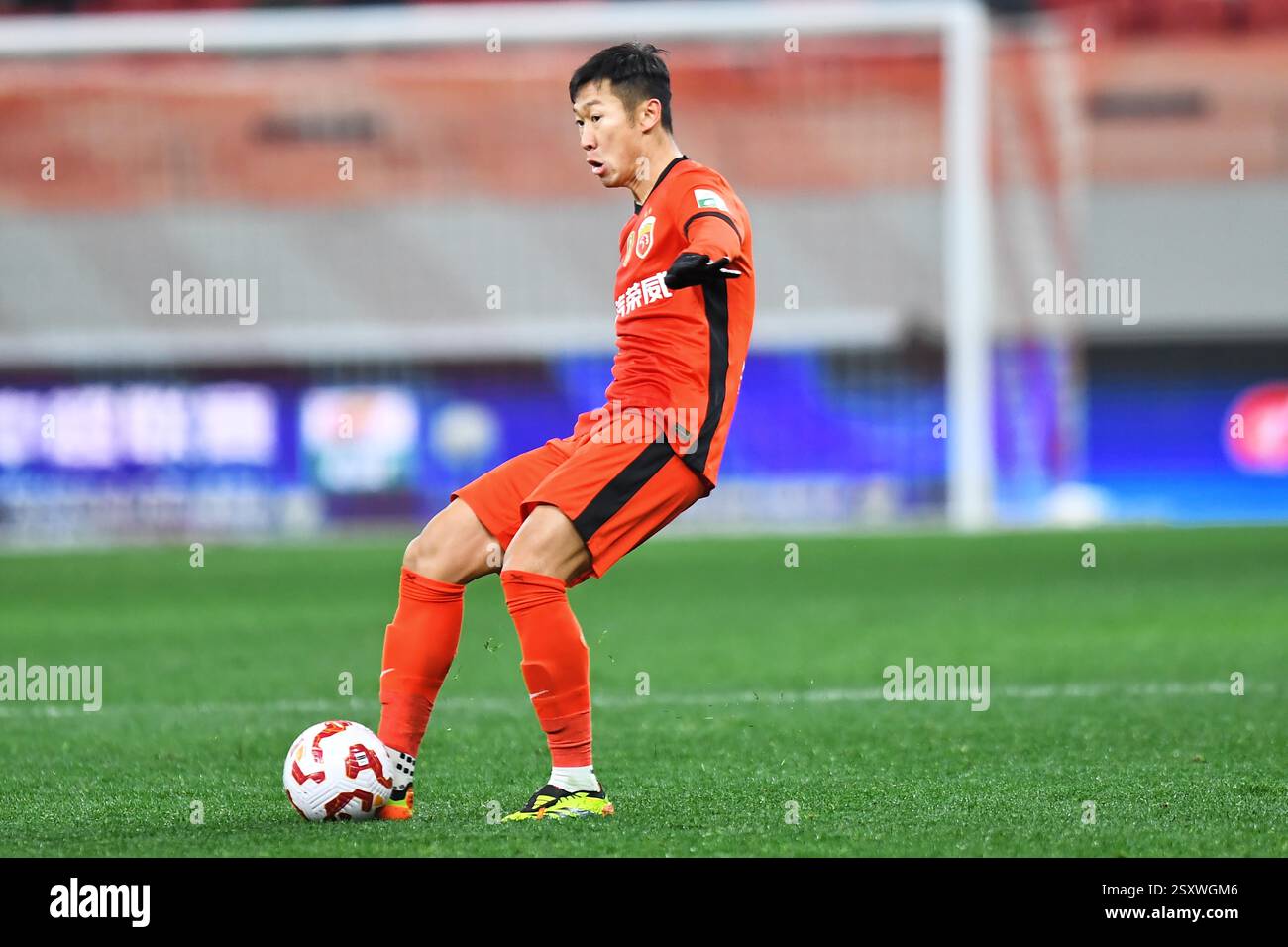 Shanghai Port Football Club defeated Shenzhen Peng City Football Club ...