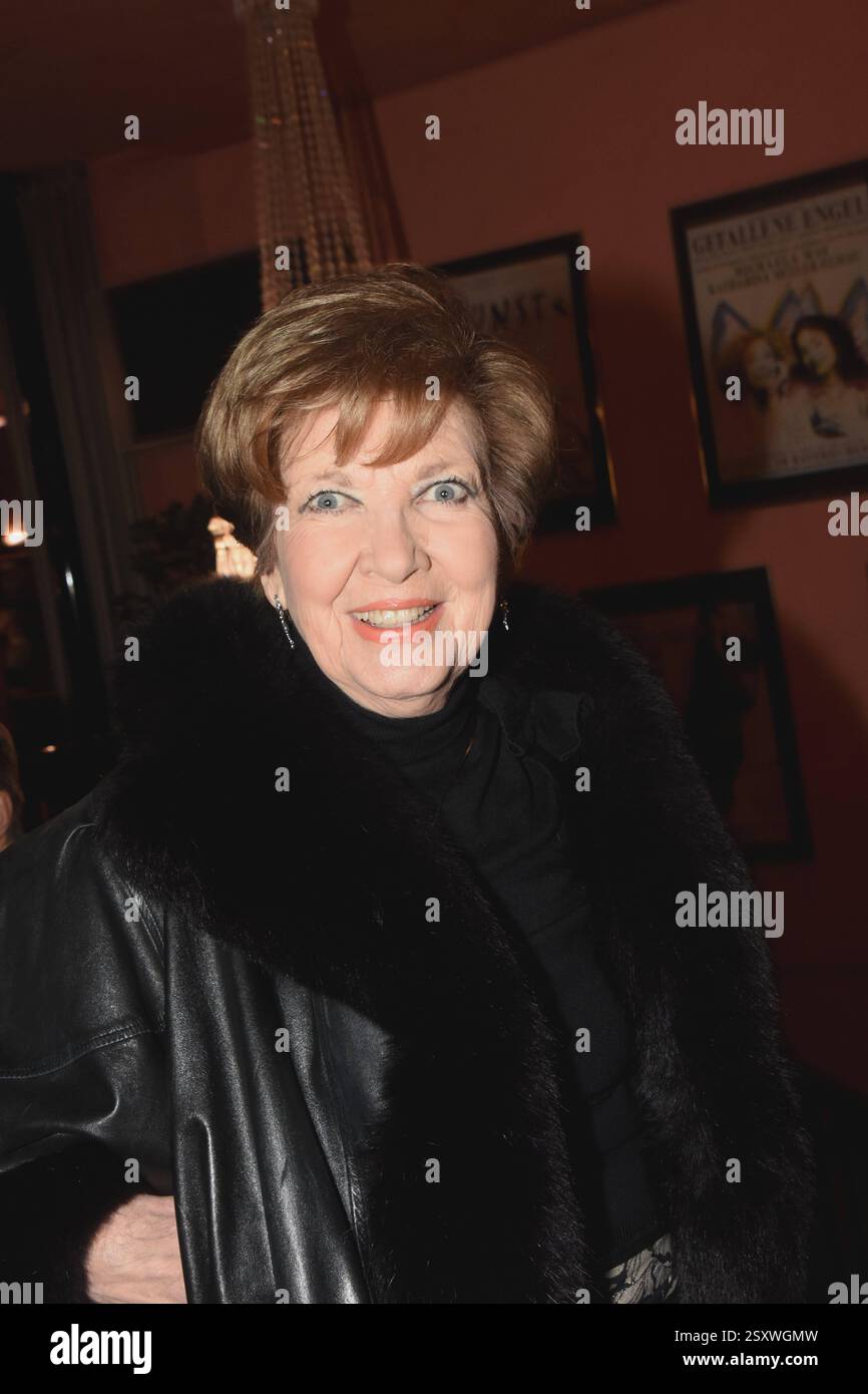 Carolin Reiber TV Moderatorin Muenchen 25.02.2025 Kleine Komoedie im ...