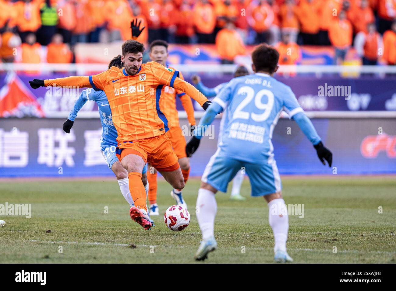 Shandong Taishan Football Club 0-0 draw Henan Jiuzu Dukang Football ...