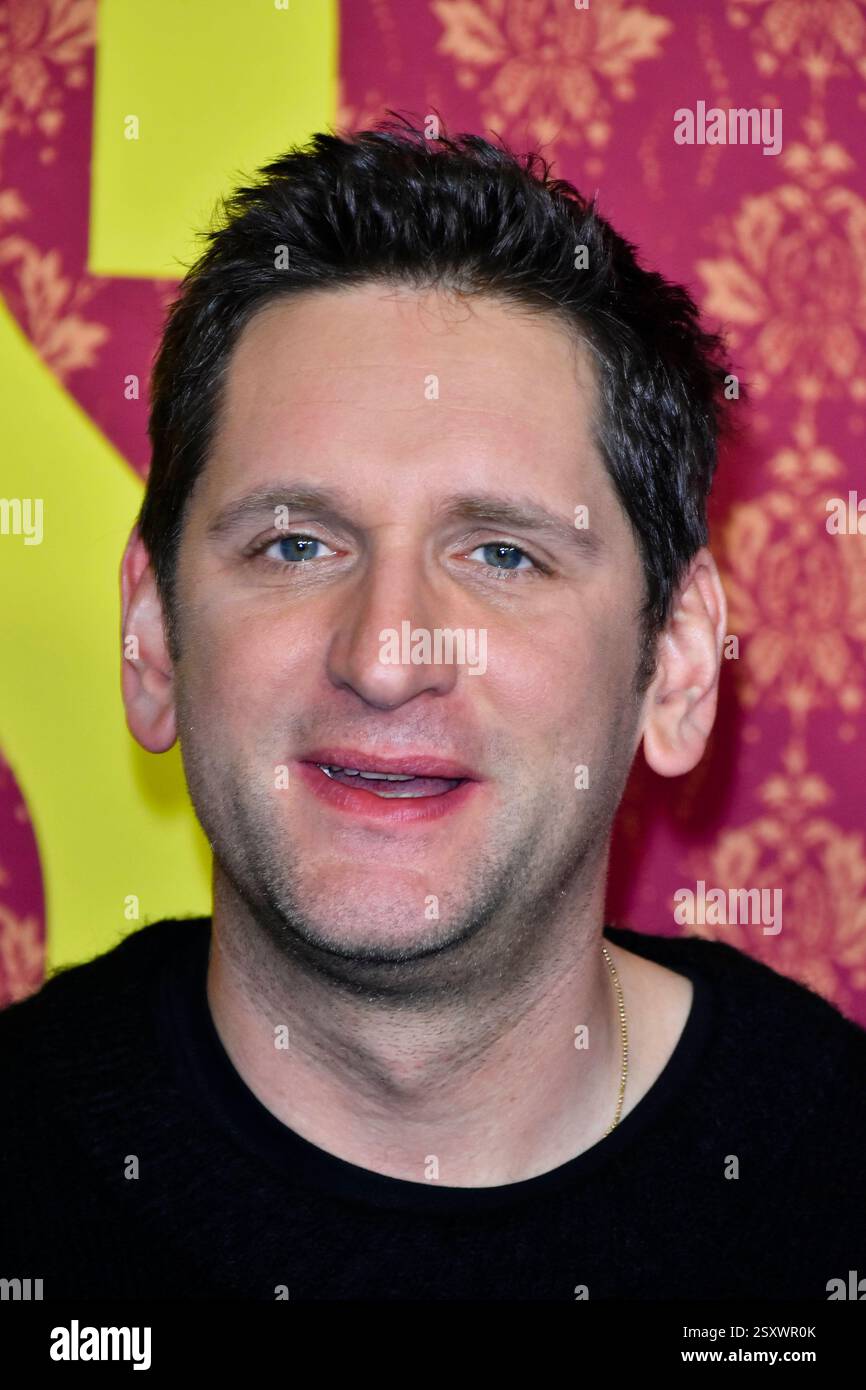 Sebastian Schwarz zu Gast auf dem roten Teppich bei der Premiere der ARD TV Serie Ghosts im Kino ...