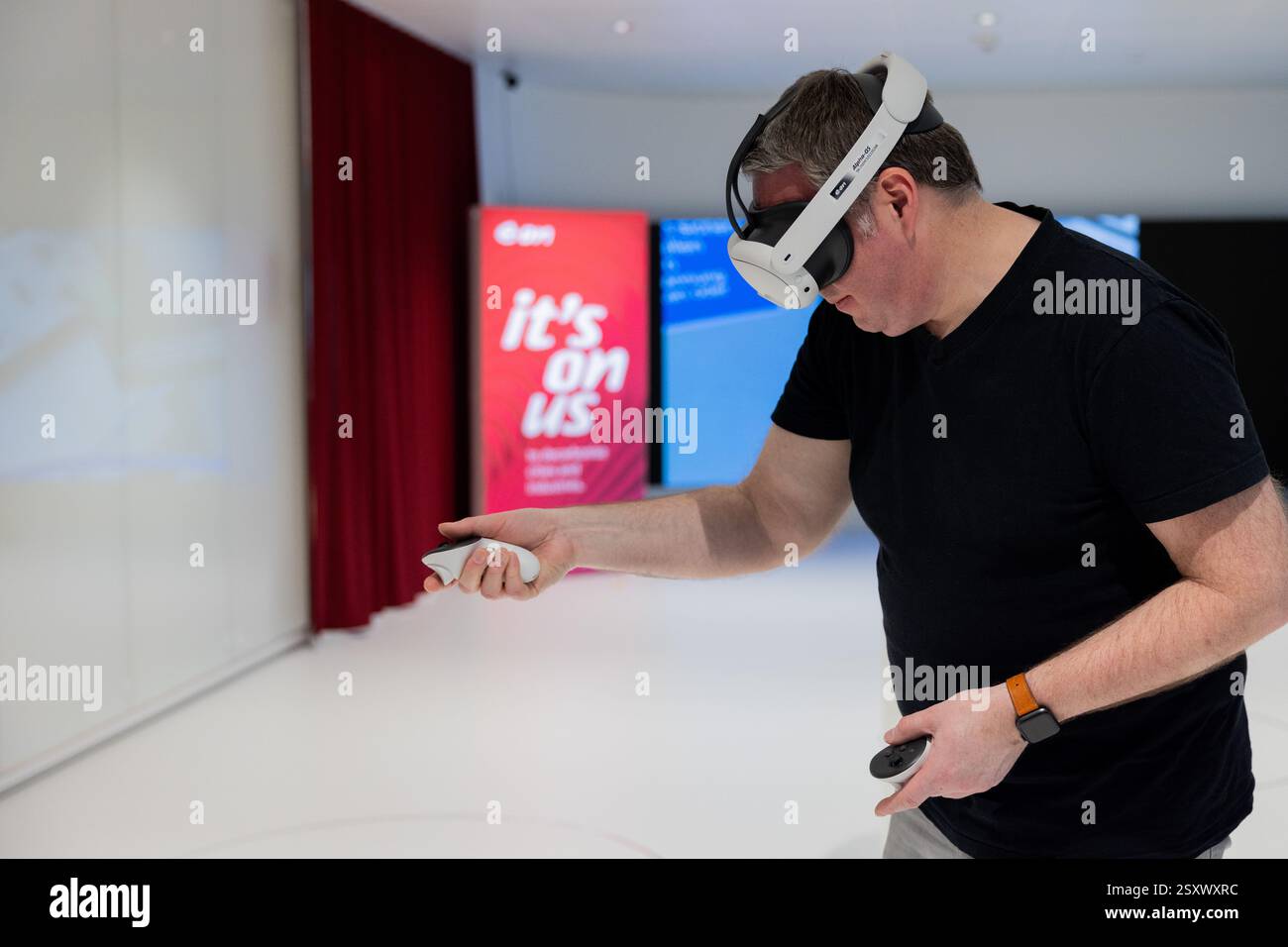Essen, Germany. 26th Feb, 2025. An employee wearing virtual reality ...