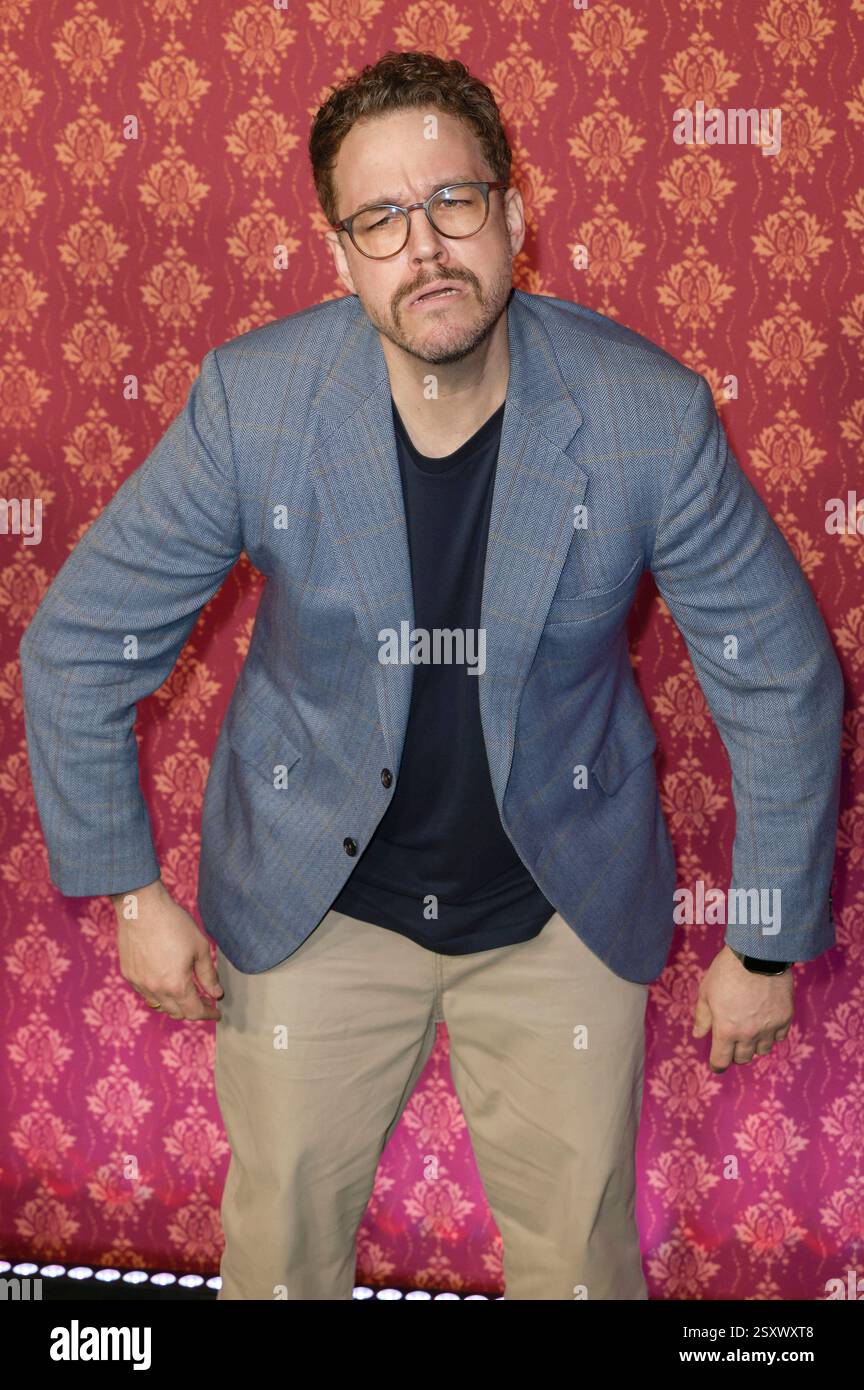 Jan van Weyde bei der Premiere der ARD Comery-Serie Ghosts im Cinenova ...