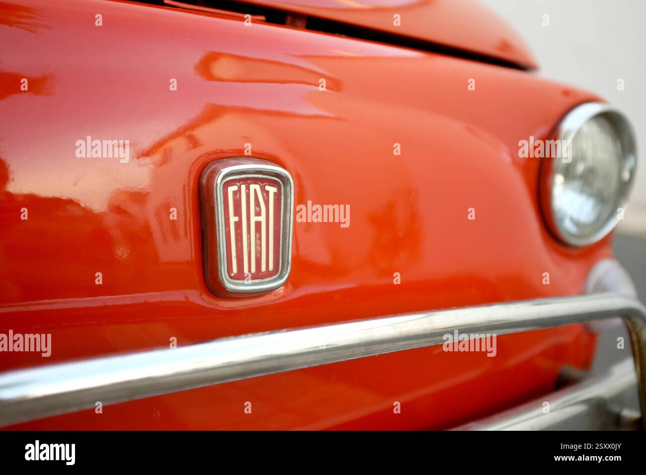 Vintage Red Fiat 500 badge Stock Photo - Alamy