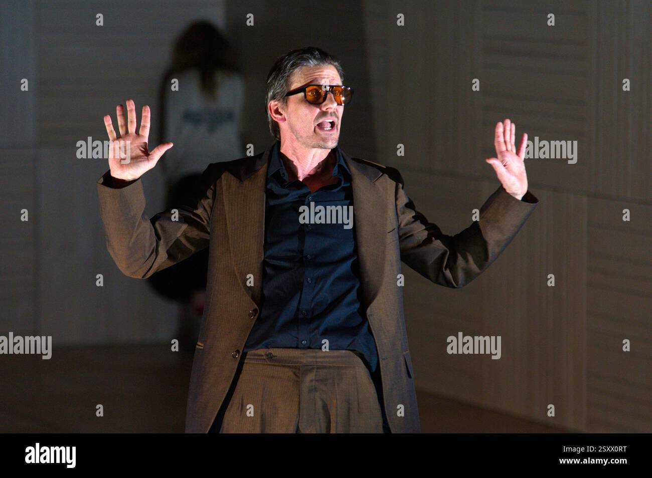 Marc Oliver Schulze bei der Premiere des Theaterstücks Die heilige ...
