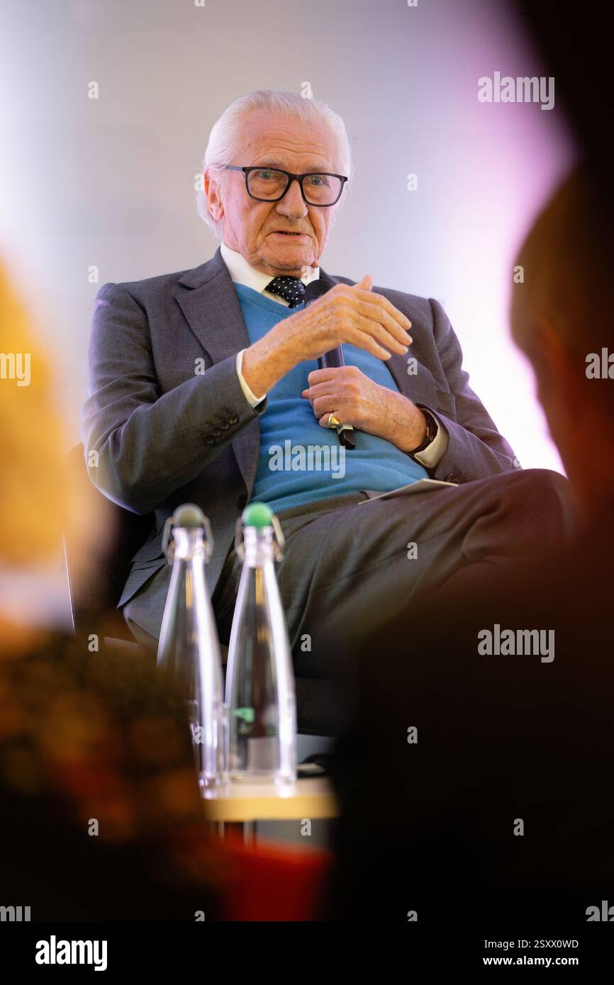 Lord Michael Heseltine speaking at a conference Stock Photo - Alamy