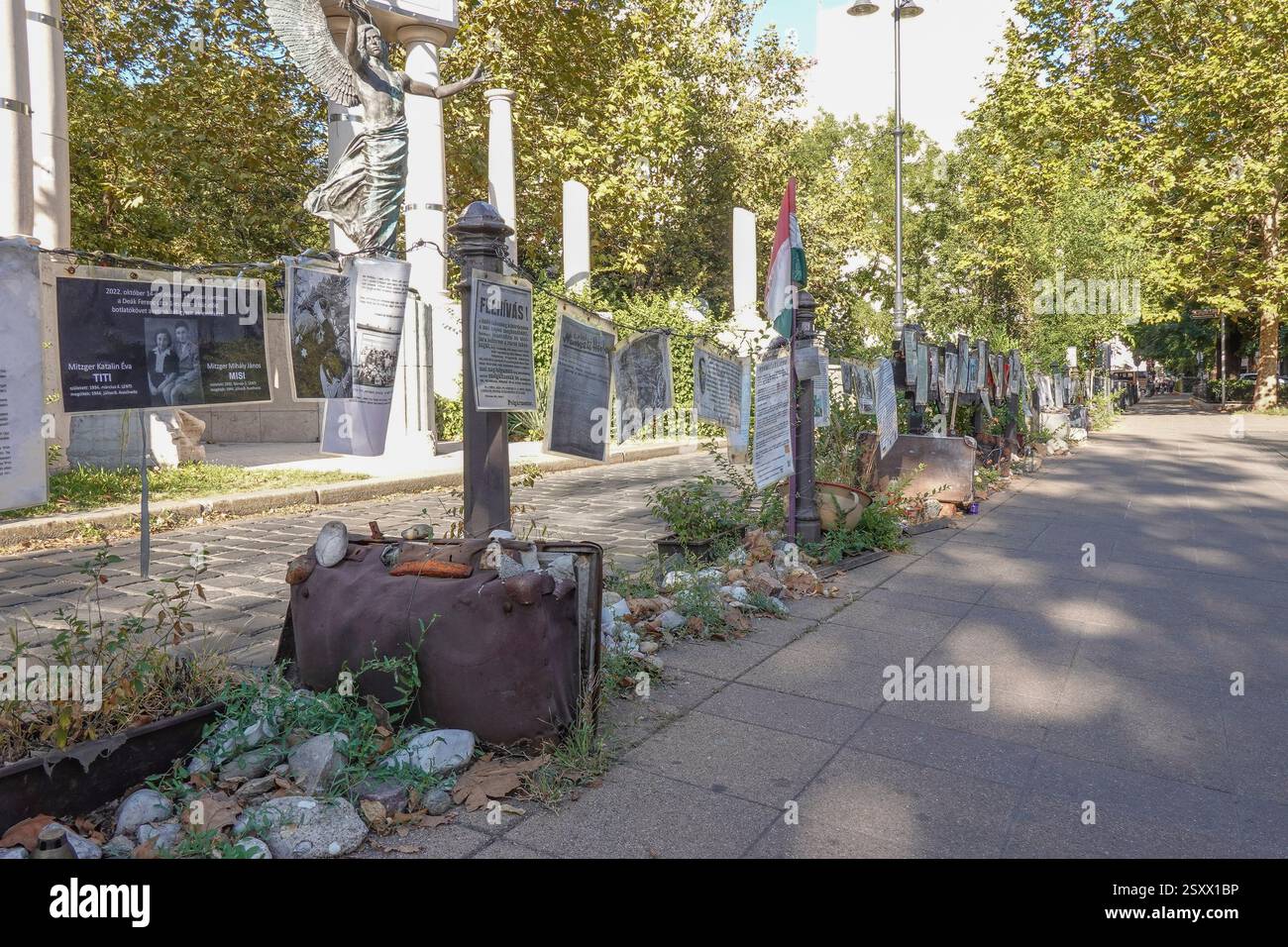 Individual tributes hi-res stock photography and images - Alamy