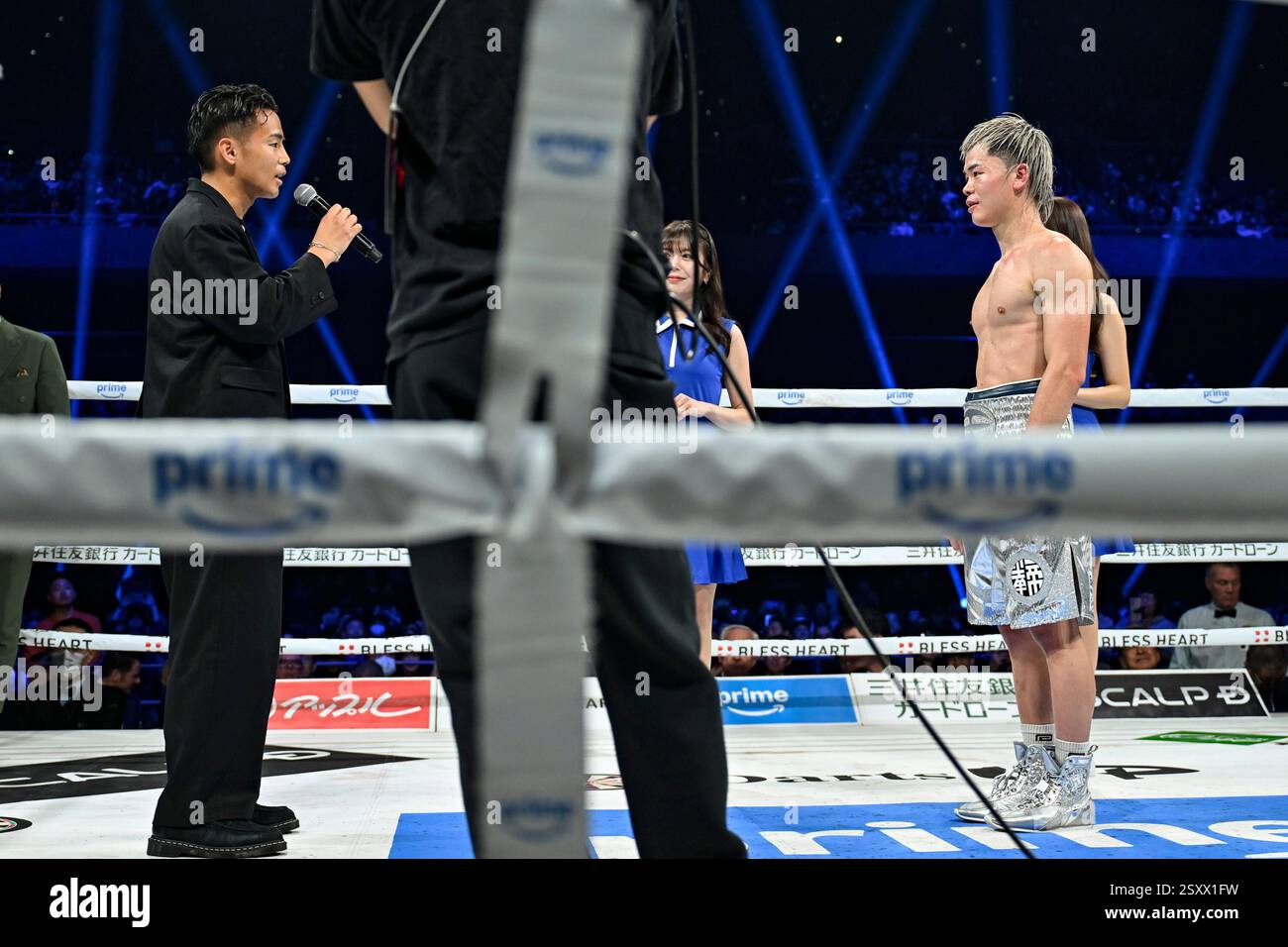Tenshin Nasukawa (R) Japan and Yoshiki Takei after the non-title, 10 ...