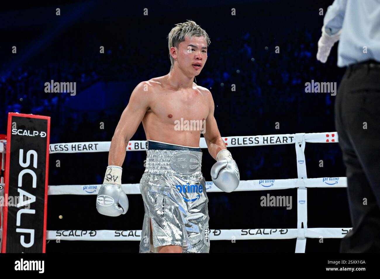 Tenshin Nasukawa of Japan competes during their non-title, 10-round ...