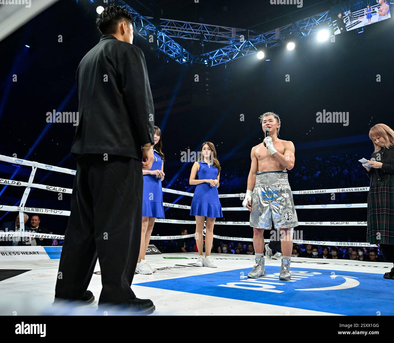 Tenshin Nasukawa Japan and Yoshiki Takei after the non-title, 10-round ...
