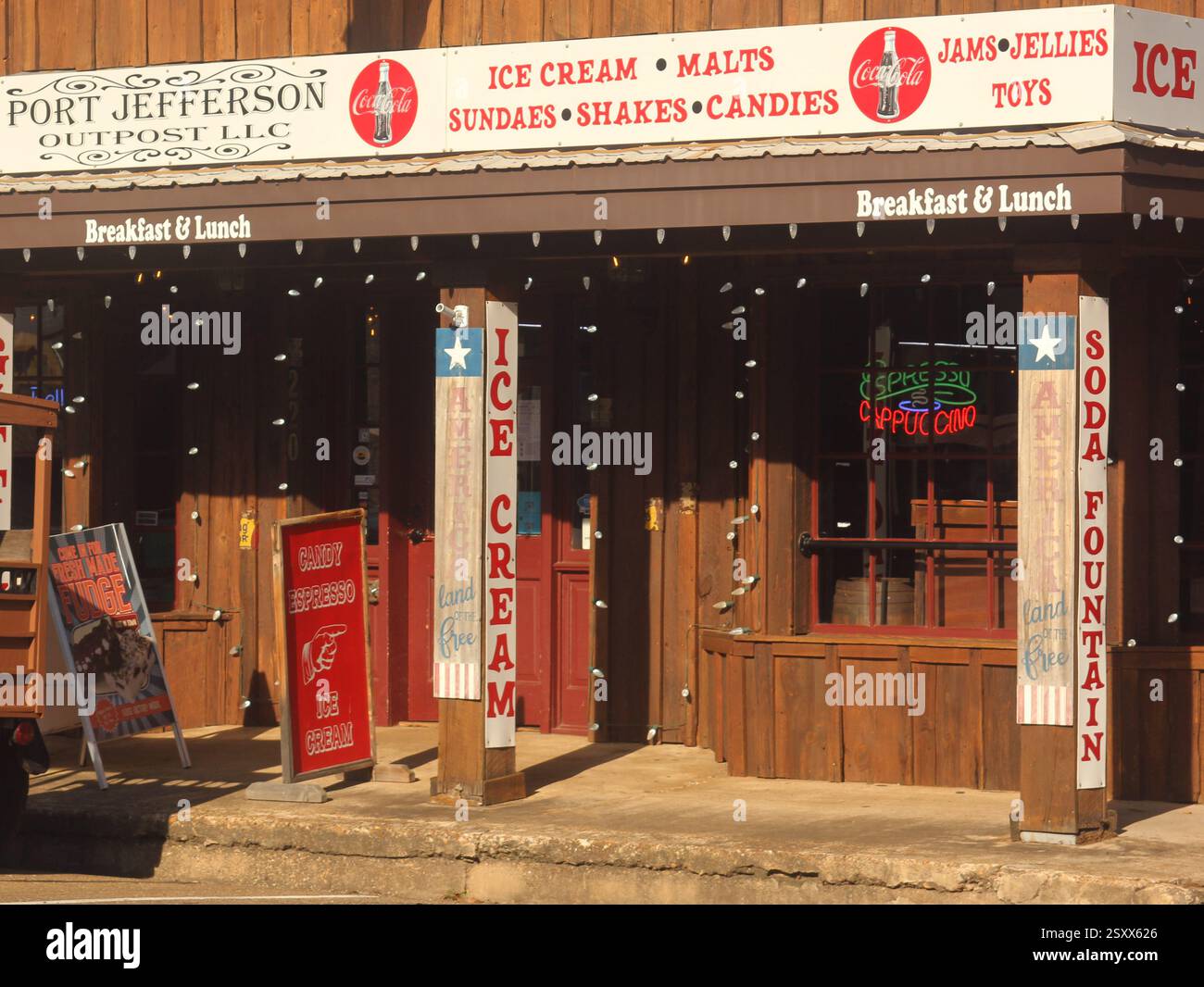 Jefferson TX - January 8, 2025: Store and Ice Cream Shop located in ...