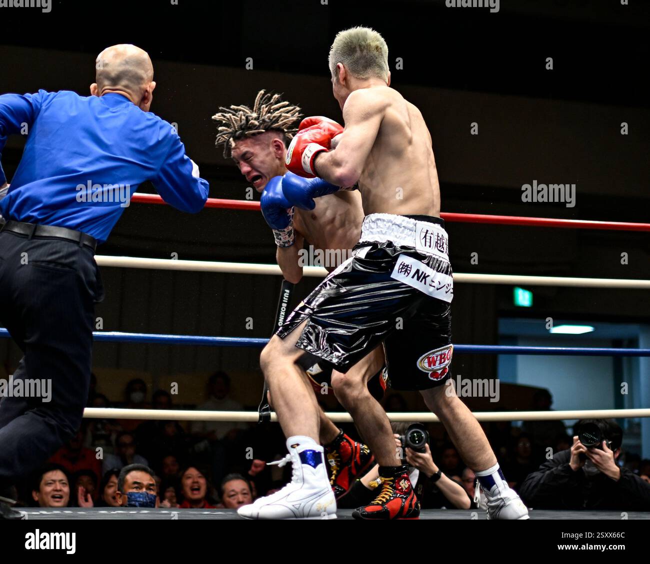 Tokyo, Japan. 11th Feb, 2025. Referee Koji Tanaka steps in between champion Ryusei Kawaura (red ...