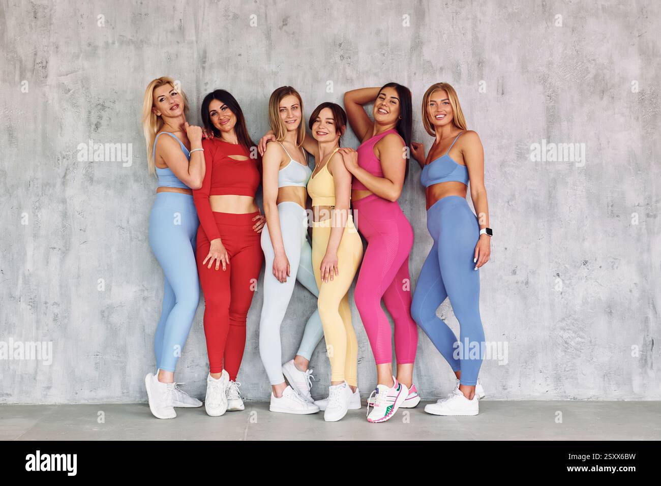 Six friends posing hi-res stock photography and images - Alamy