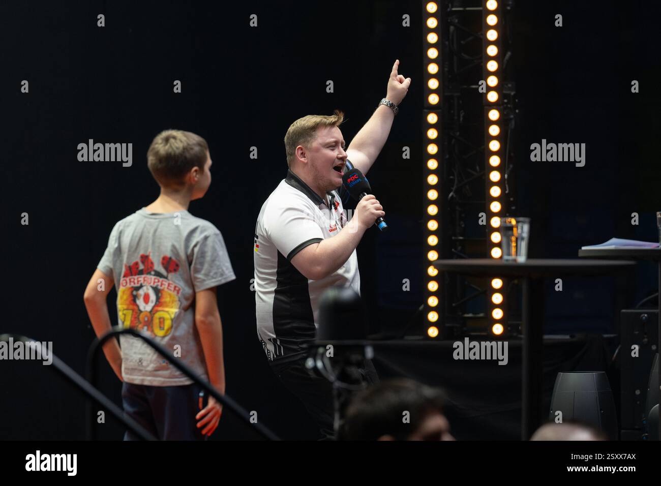 Martin Schindler aka The Wall (Deutschland) schnappte sich das Mikrofon ...