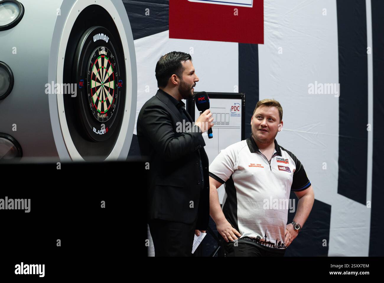 Martin Schindler aka The Wall (Deutschland) schaut gespannt dem Master ...