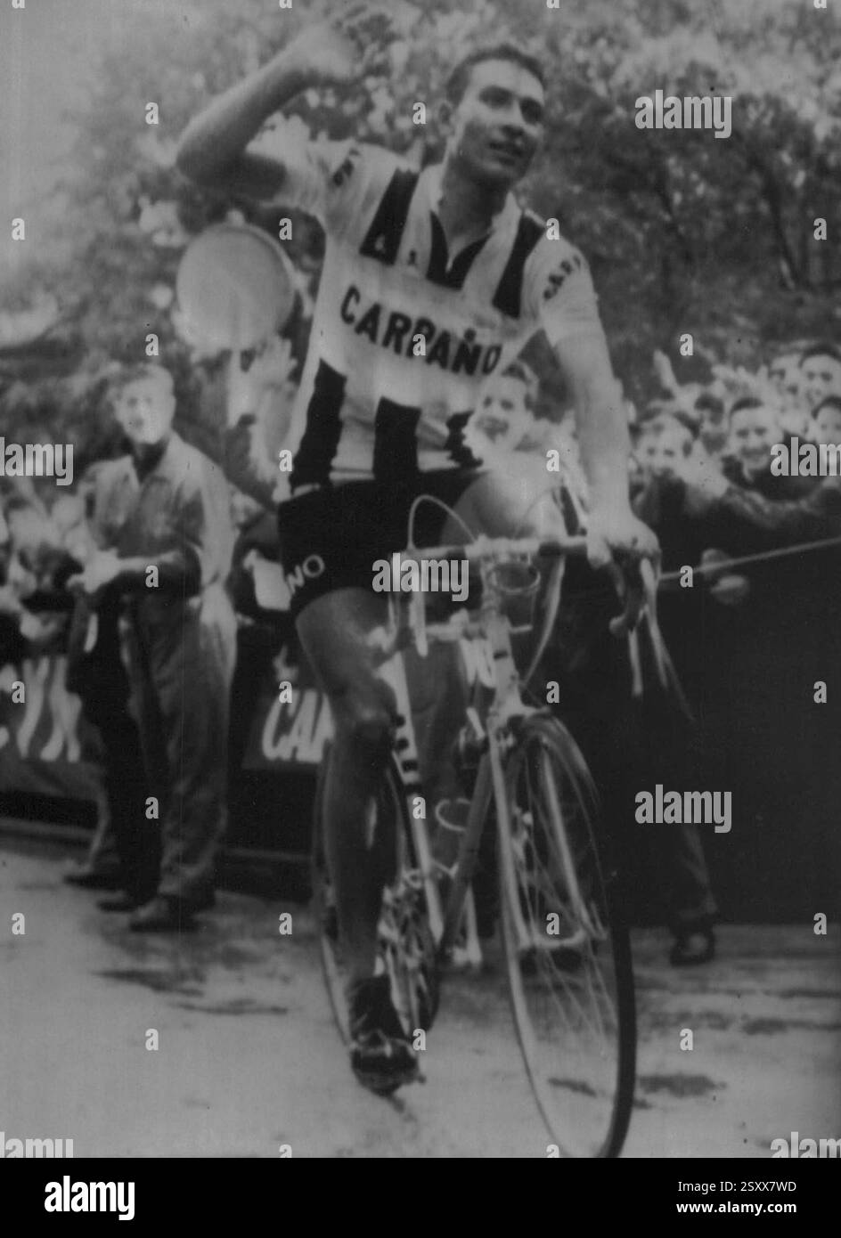 Cyclist Mino Bariviera of Italy wins 17th lap of Giro d'Italia tour of ...