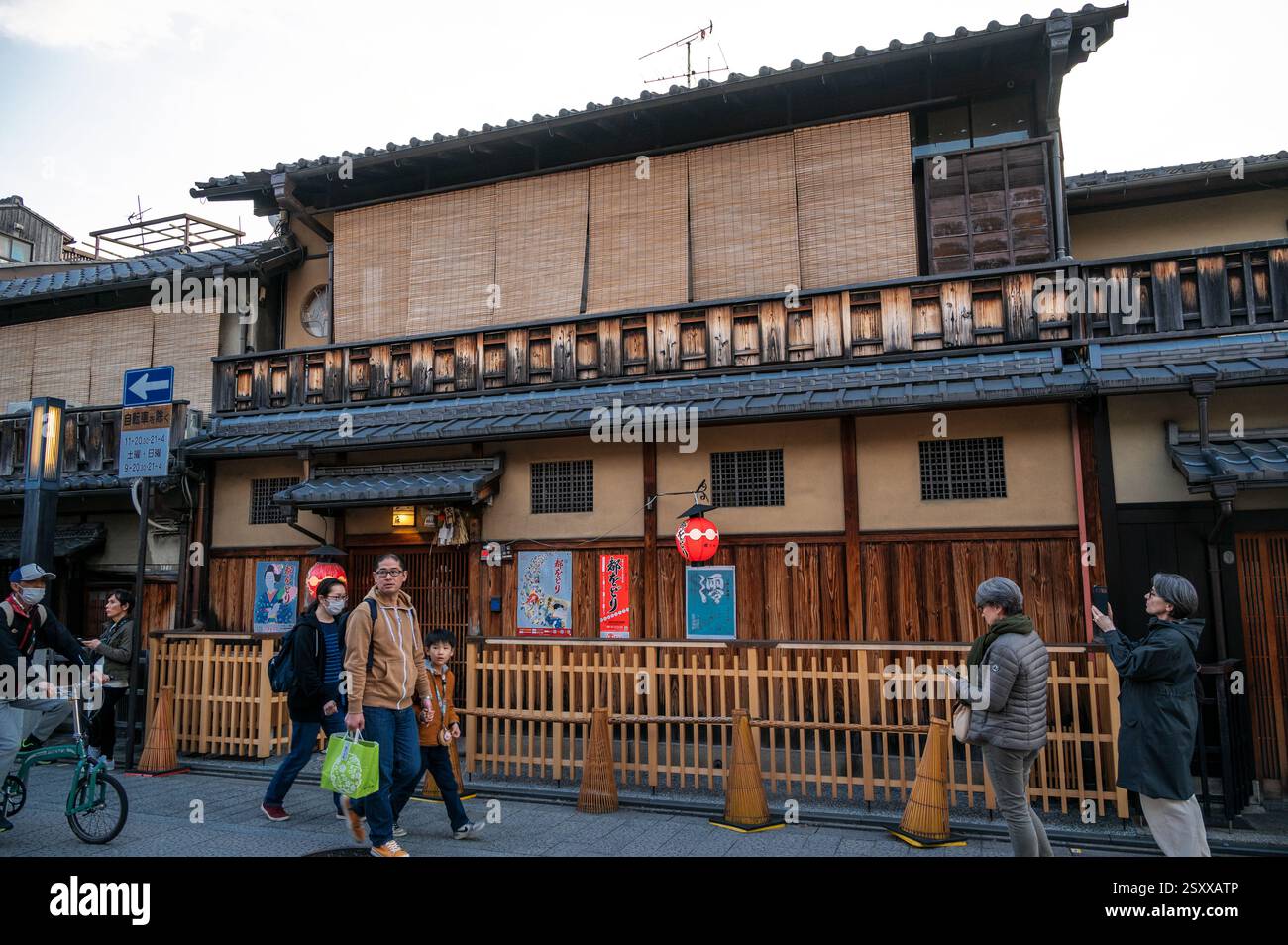 Hanami-koji is a long pedestrian street well preserved with ancient ...