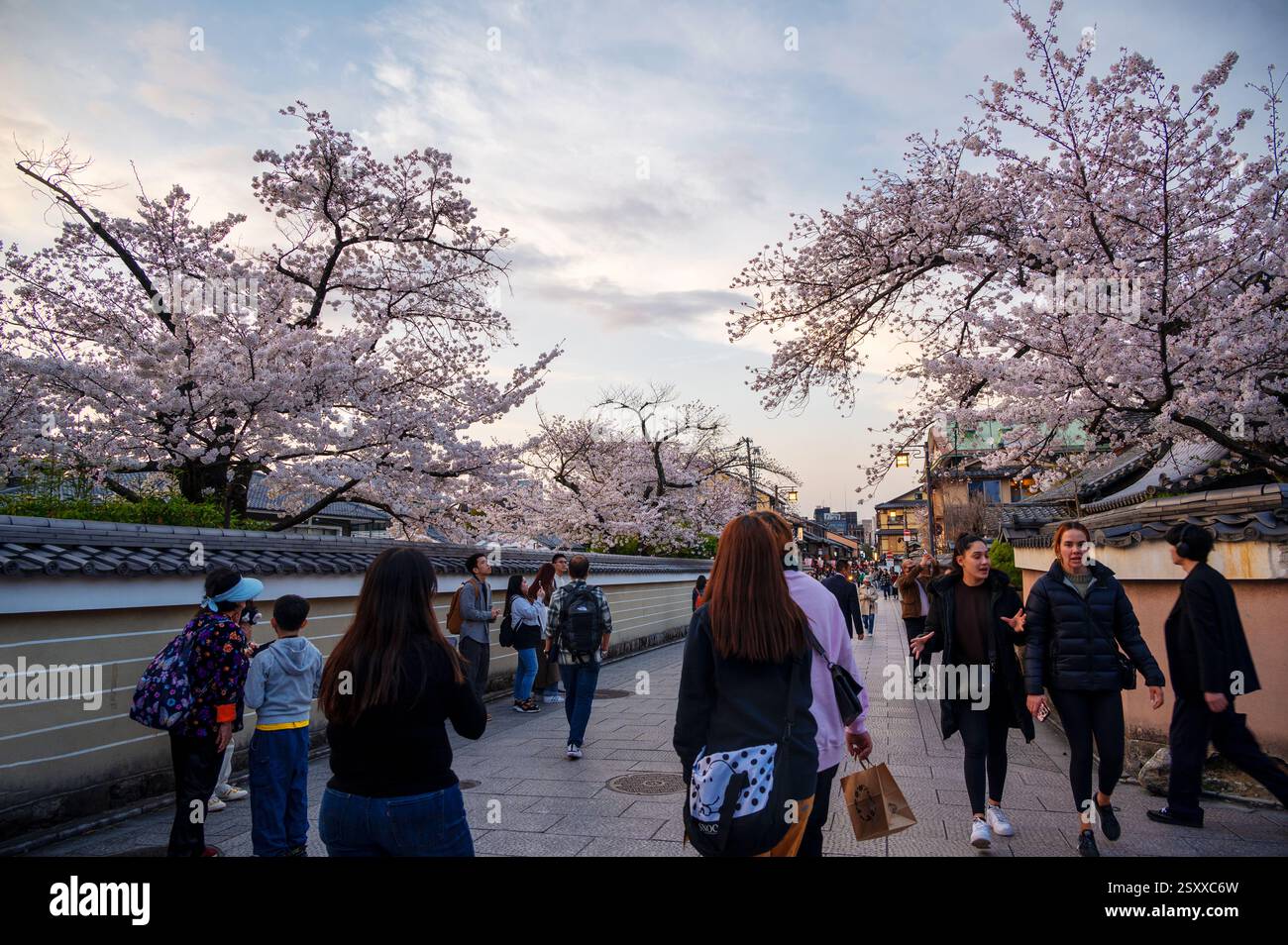 Hanami-koji is a long pedestrian street well preserved with ancient ...