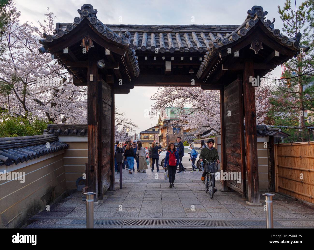 Hanami-koji is a long pedestrian street well preserved with ancient ...