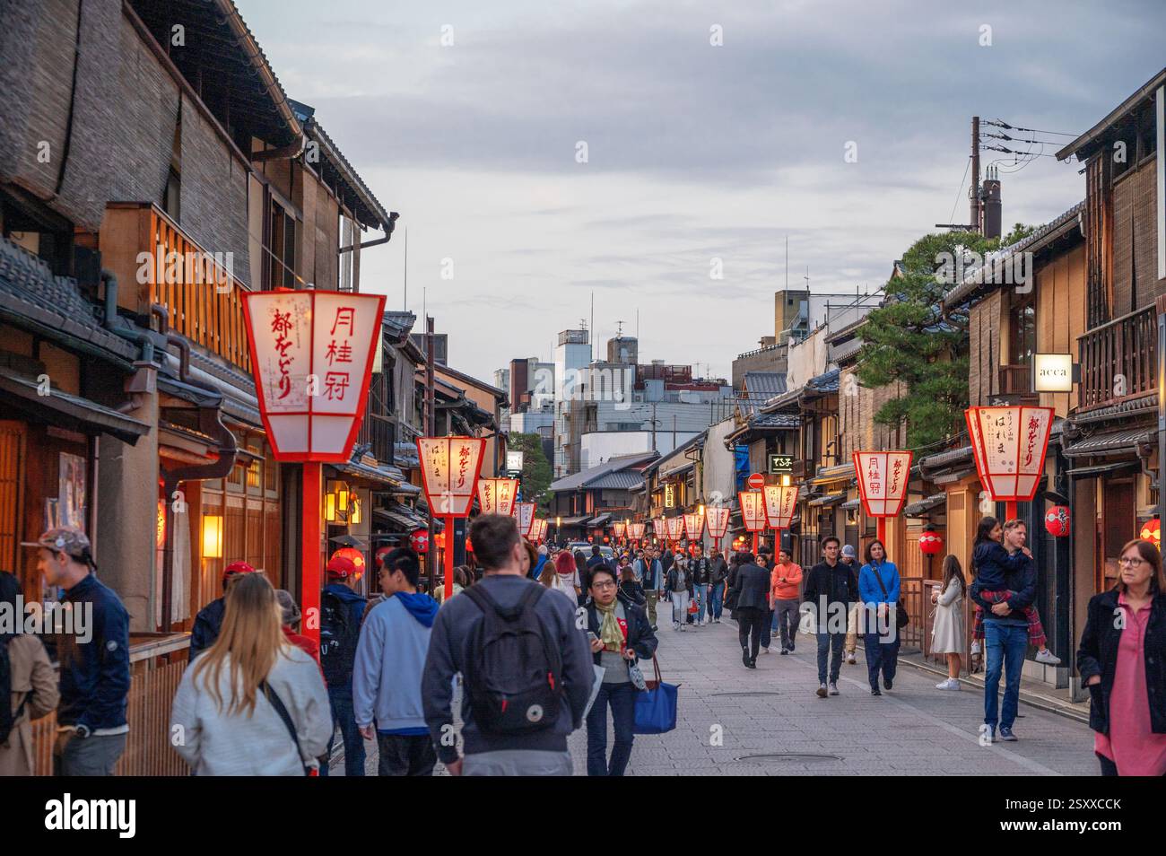 Hanami-koji is a long pedestrian street well preserved with ancient ...