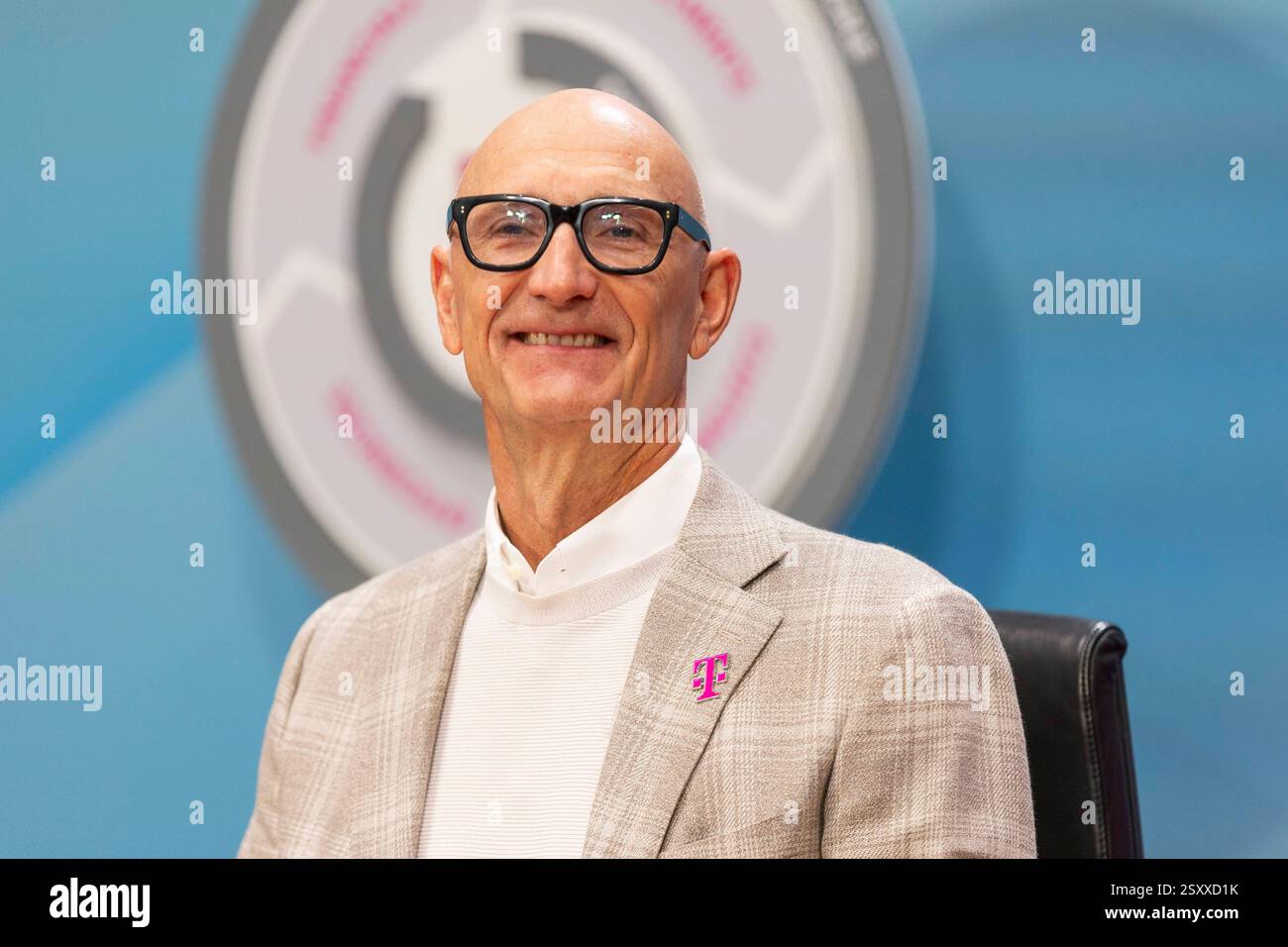 Timotheus HOETTGES, Vorstandsvorsitzender, CEO, Einzelbild,angeschnittenes Einzelmotiv,Portraet ...