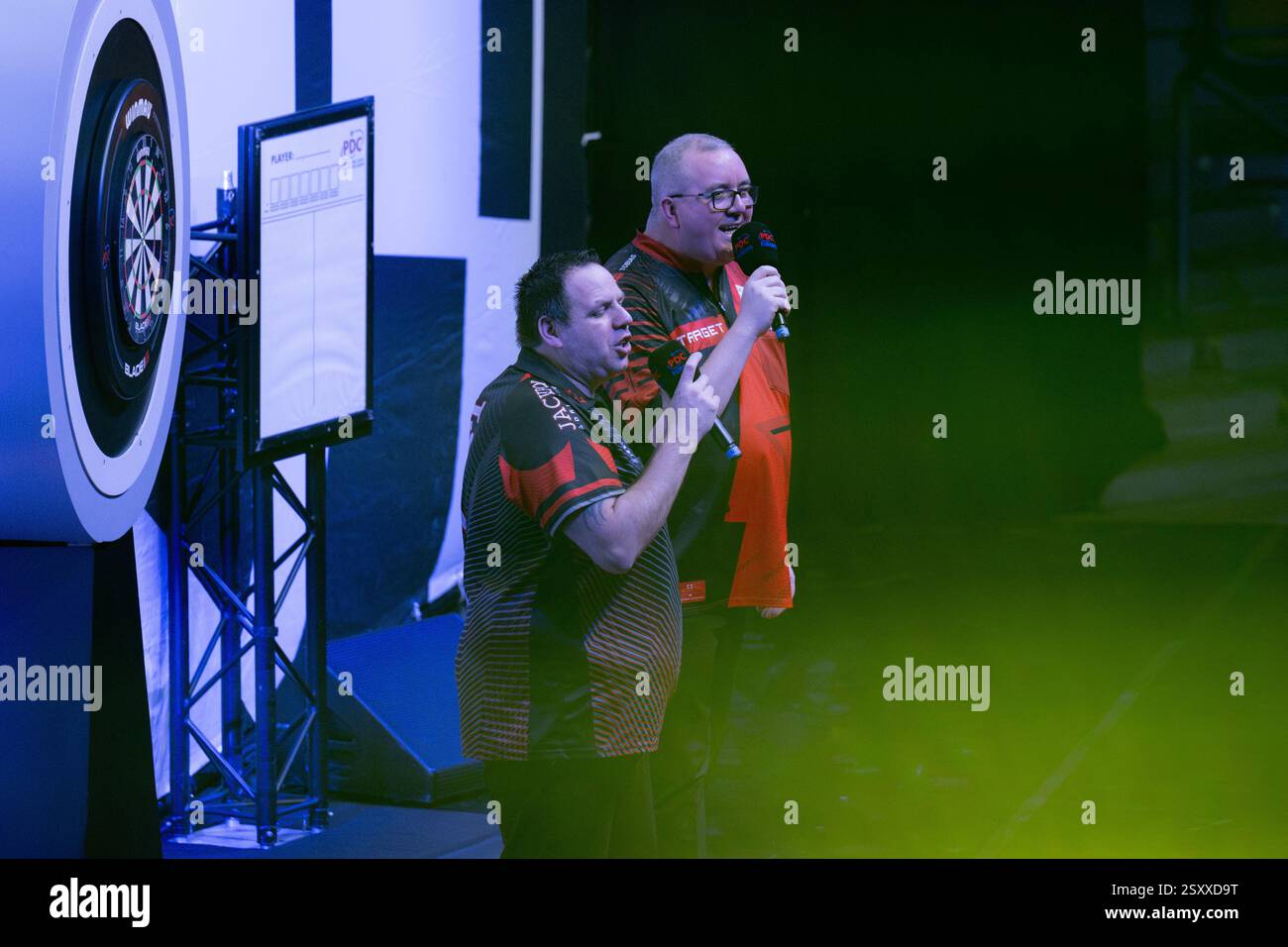 Premiere: Adrian Lewis aka Jackpot (England) und Stephen Bunting aka ...