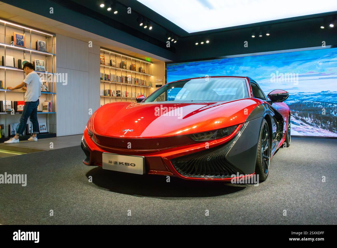 Quinatu motors hi-res stock photography and images - Alamy