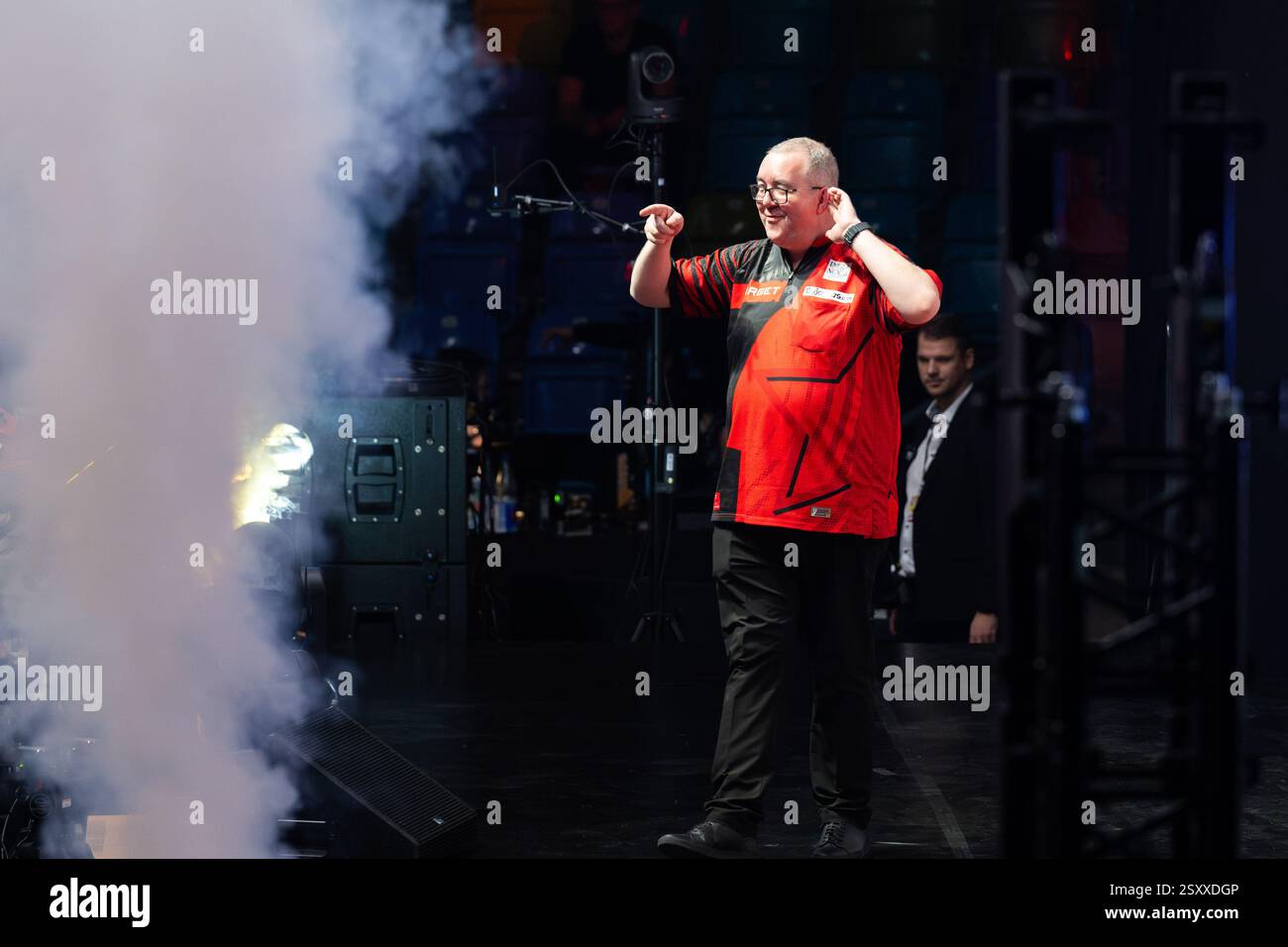 Stephen Bunting aka The Bullet (England) kommuniziert mit einem Fan ...