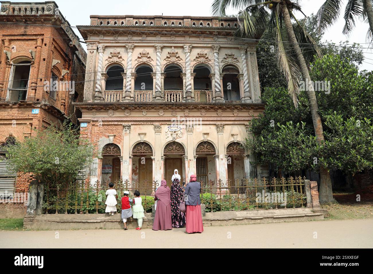 Visitors at building 33 in Panam City Stock Photo - Alamy