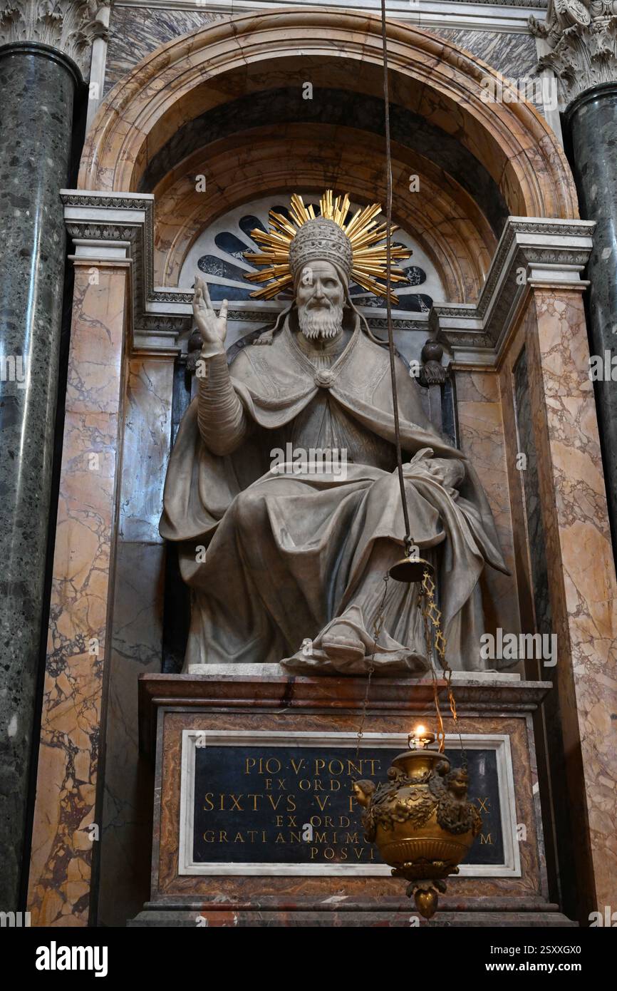 Rome, Italy, 26/02/2025, Statue of Pope Pius V on his tomb in the ...