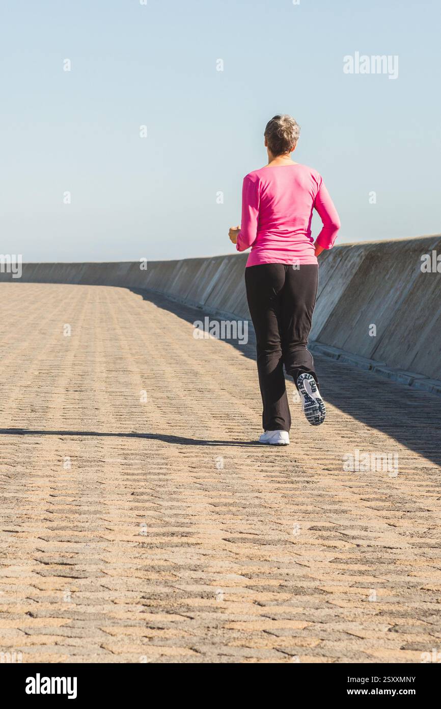 Black runner pink top hi-res stock photography and images - Alamy