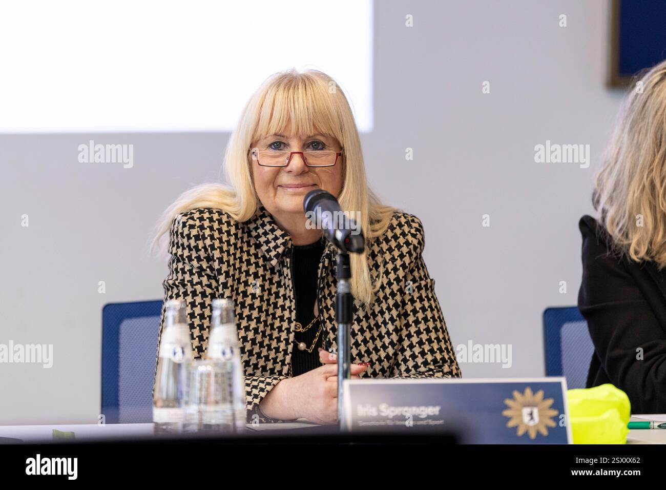 Radfahrunfalle hi-res stock photography and images - Alamy