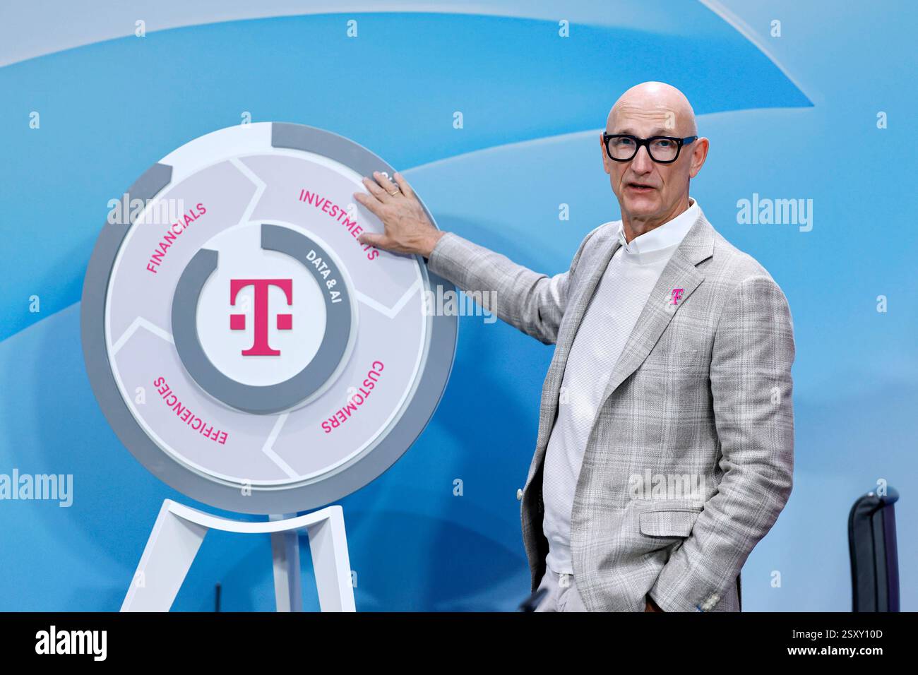 Telekom-Chef Timotheus Höttges bei der der Deutschen Telekom AG für das Jahr 2024 in der Telekom ...