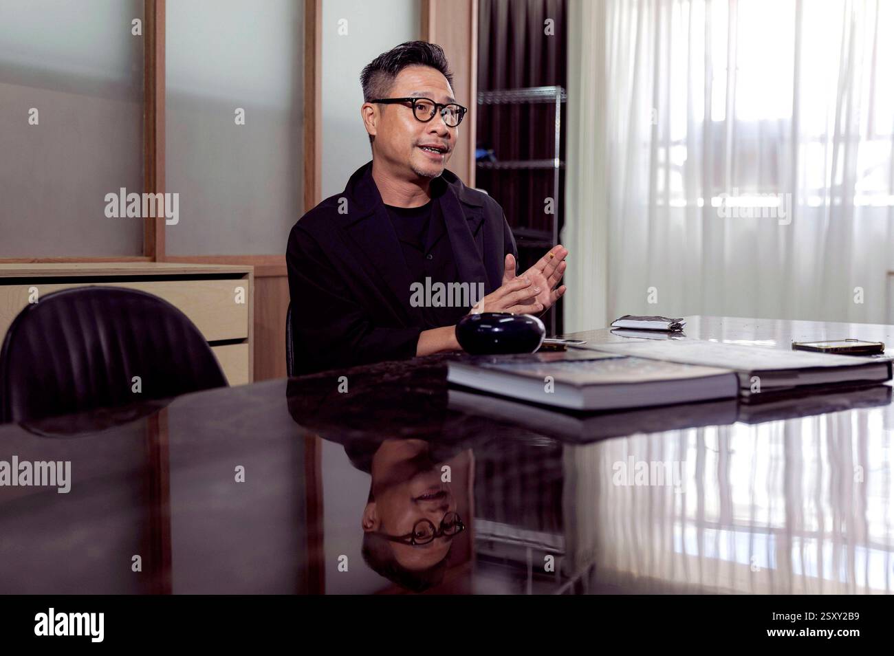 Li Tsz-chun bei einm exklusiven Photoshooting in seinem Studio ...