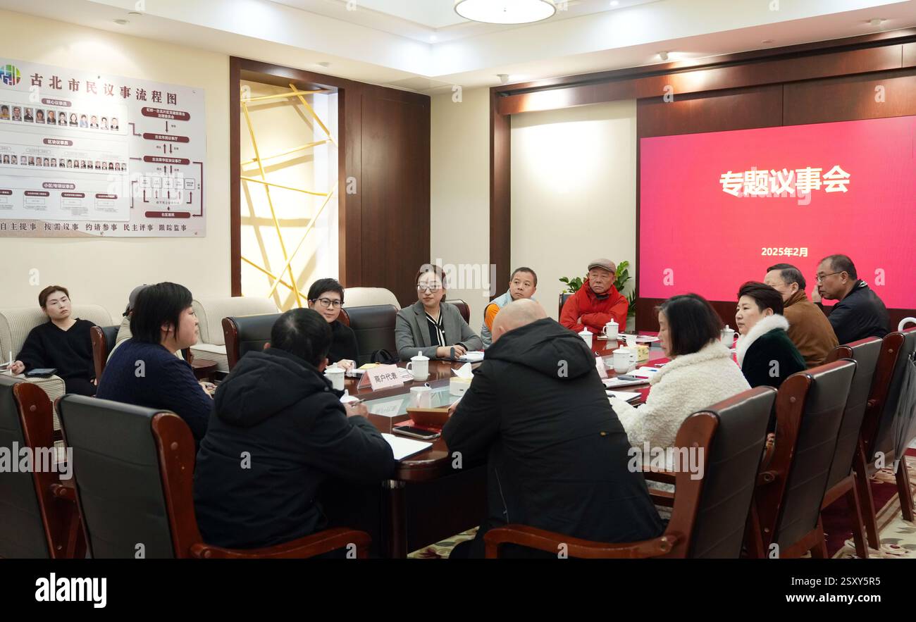 (250226) -- SHANGHAI, Feb. 26, 2025 (Xinhua) -- Sheng Hong (5th L ...