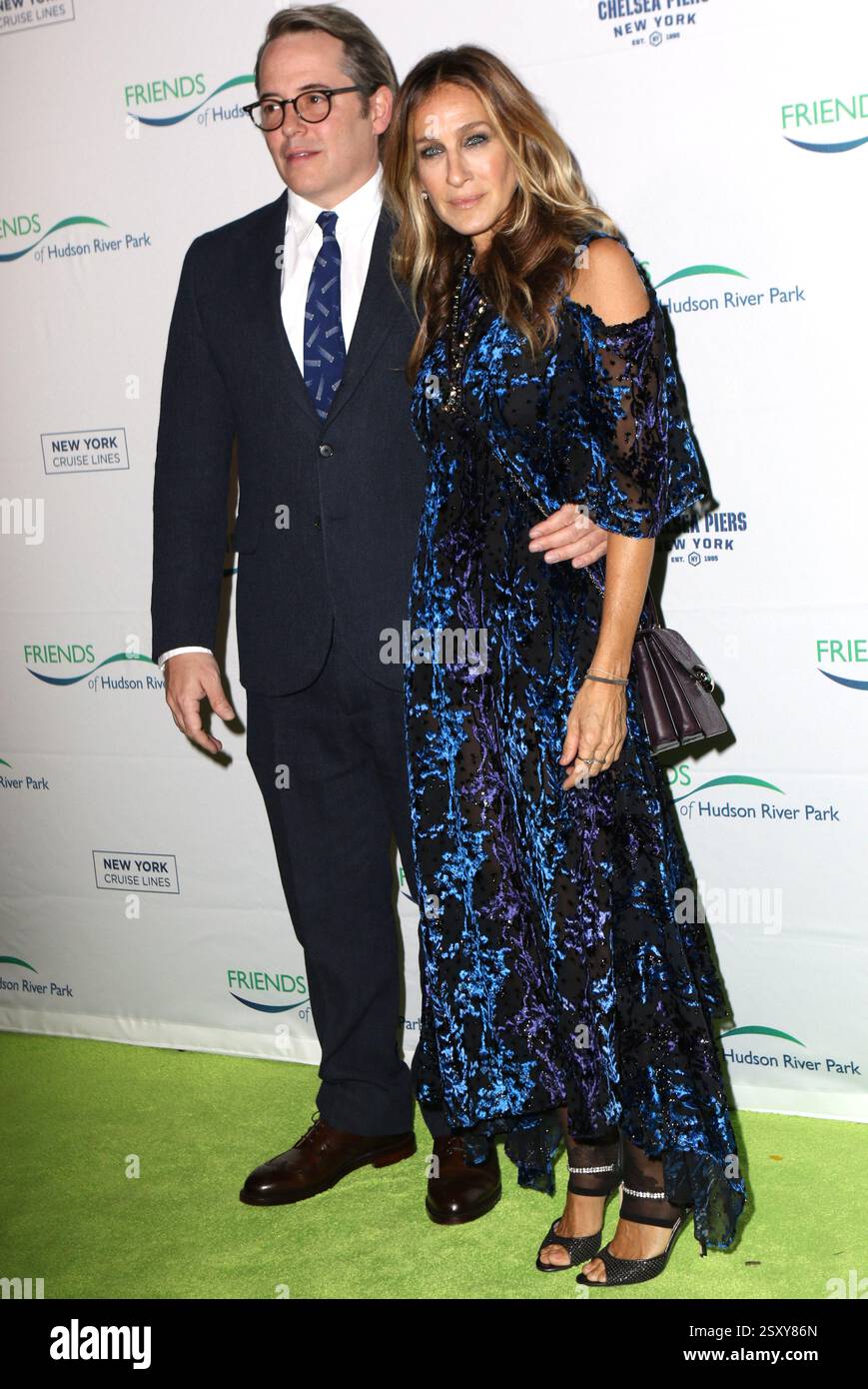 Sarah Jessica Parker arriving at the Friends of Hudson River Park Gala ...