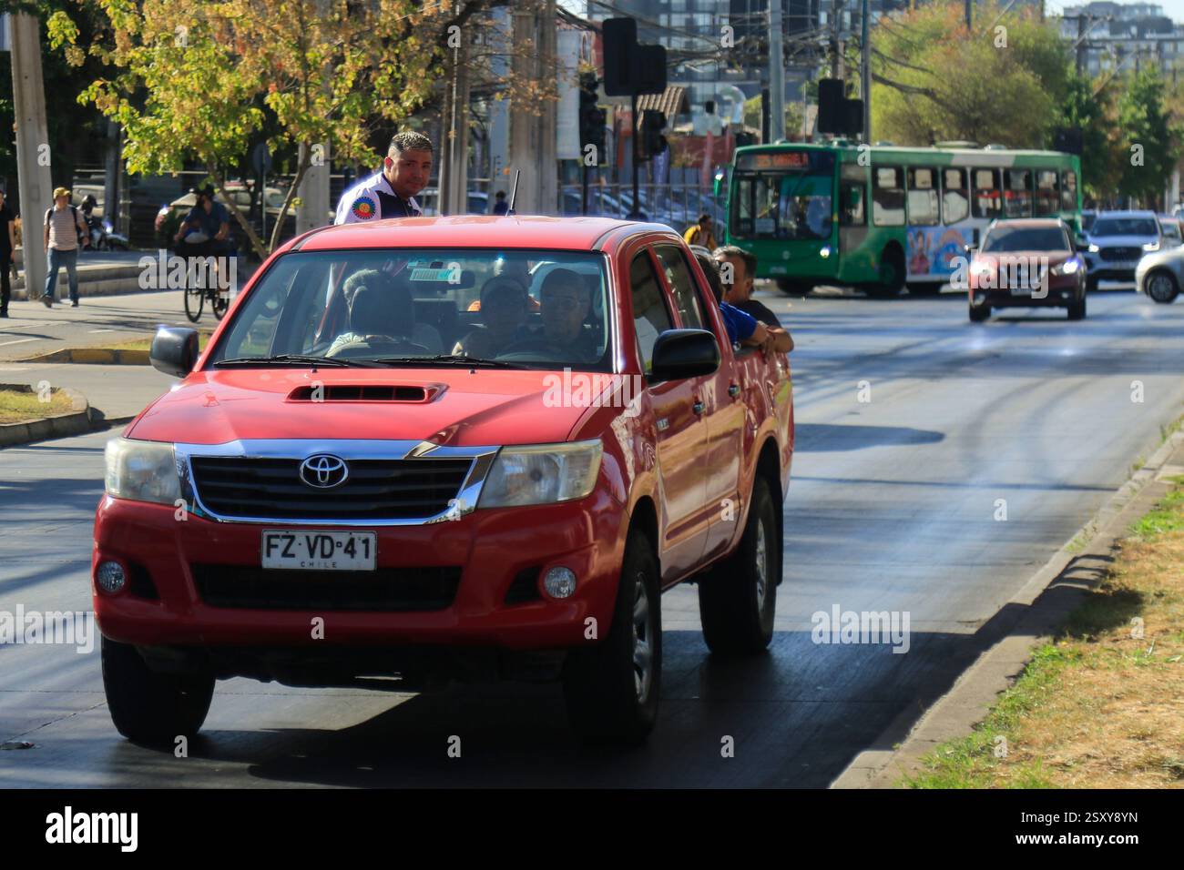 People have to travel in vans after a power outage caused crowds on ...