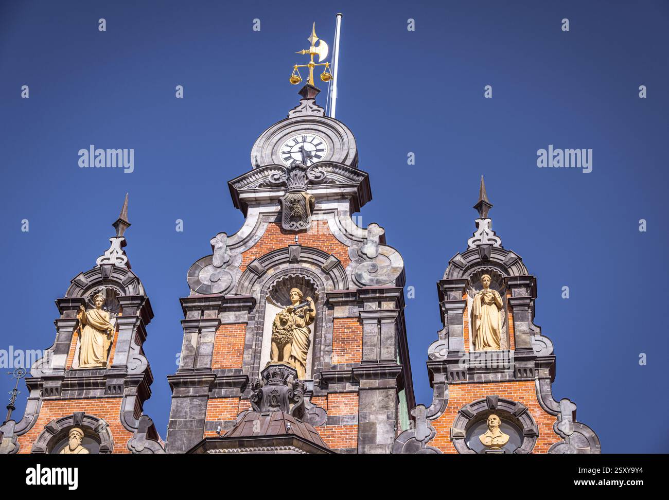 Town hall historic figures hi-res stock photography and images - Alamy