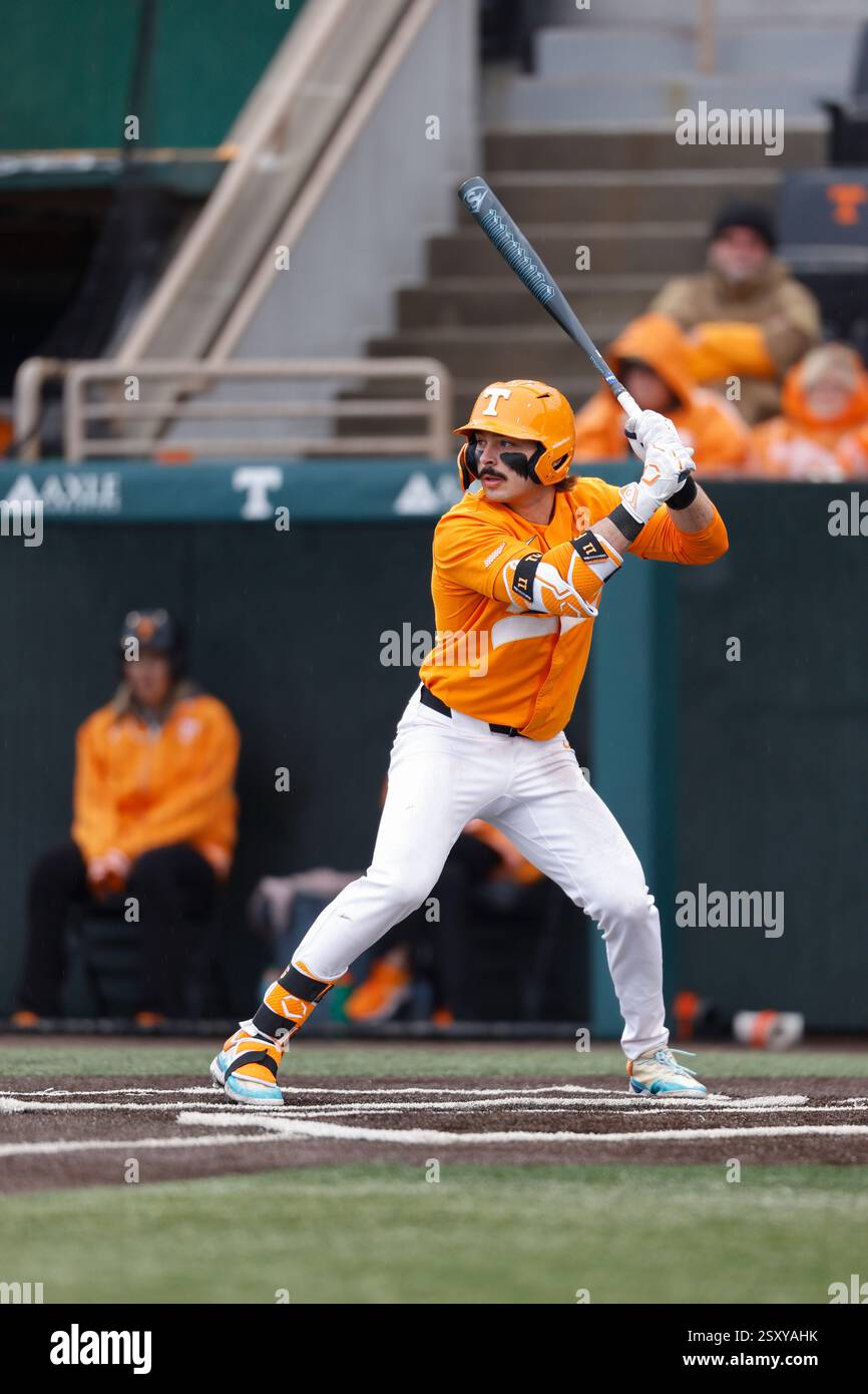 Tennessee Volunteers first baseman Andrew Fischer (11) at bat against ...