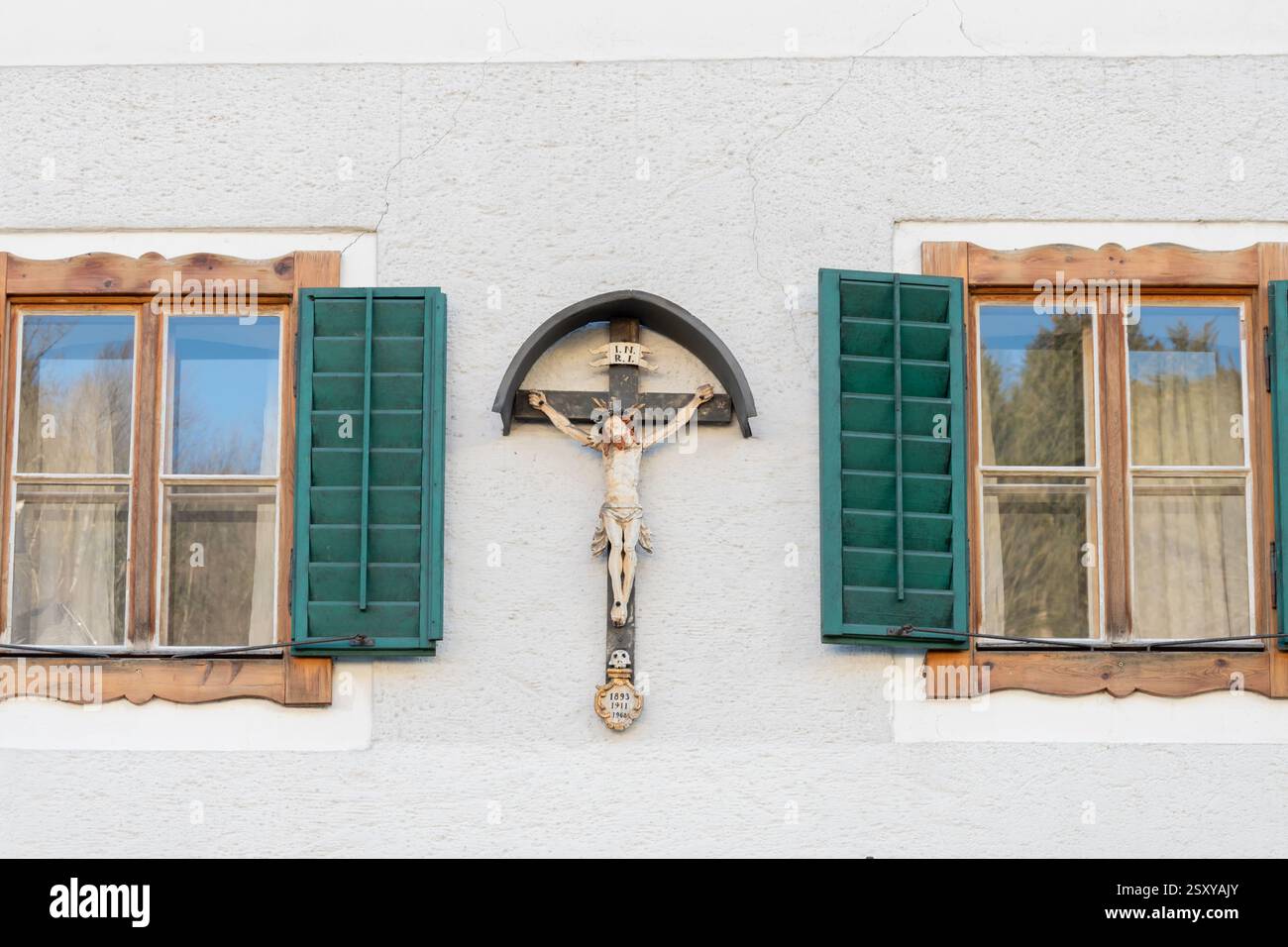 Christian crucifixion element urban hi-res stock photography and images ...