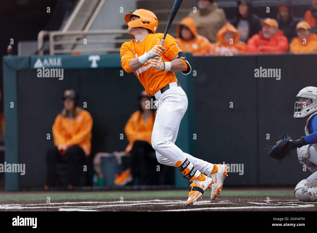 Tennessee Volunteers right fielder Chris Newstrom (10) at bat against ...