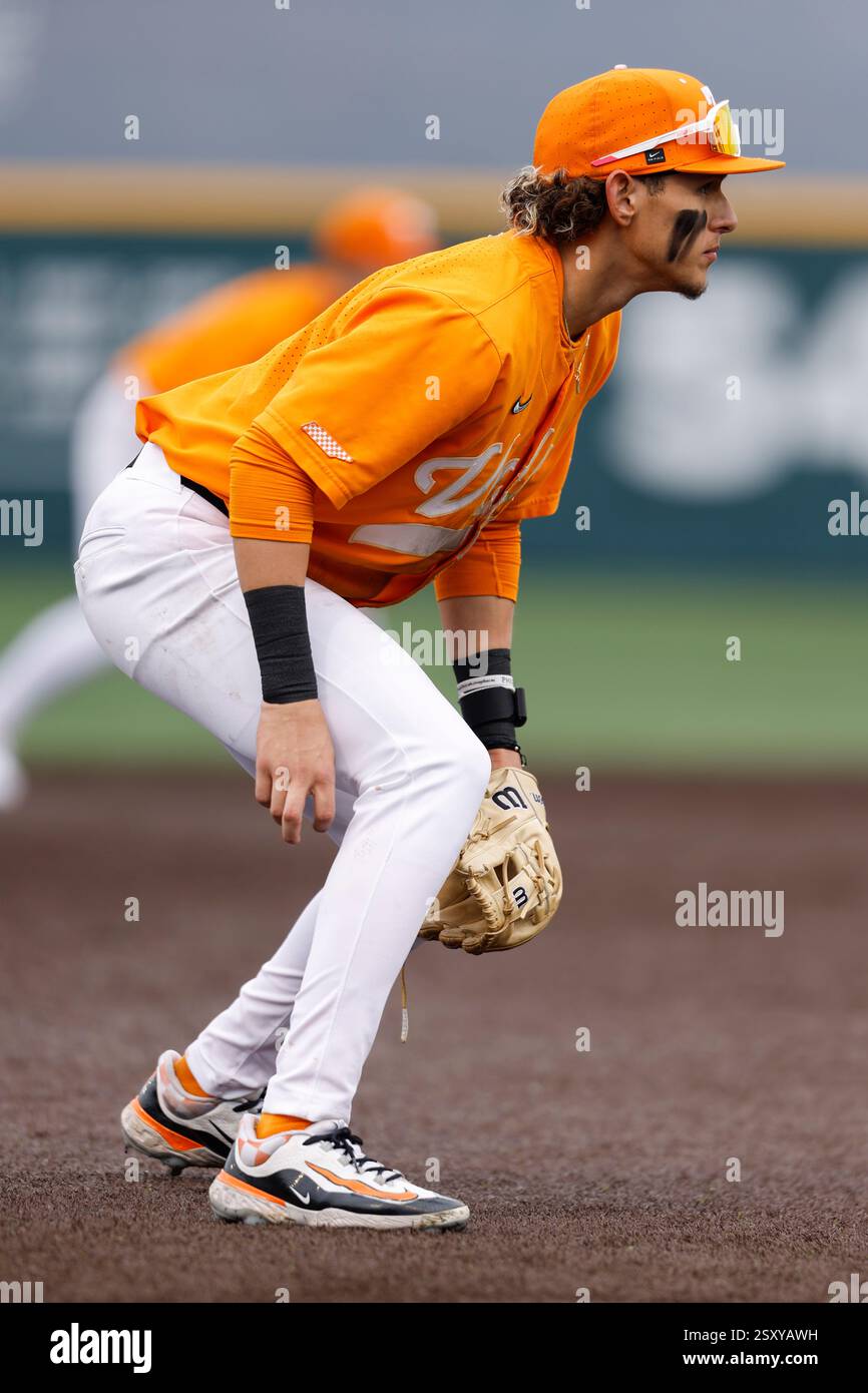Tennessee Volunteers third baseman Manny Marin (4) on defense against ...