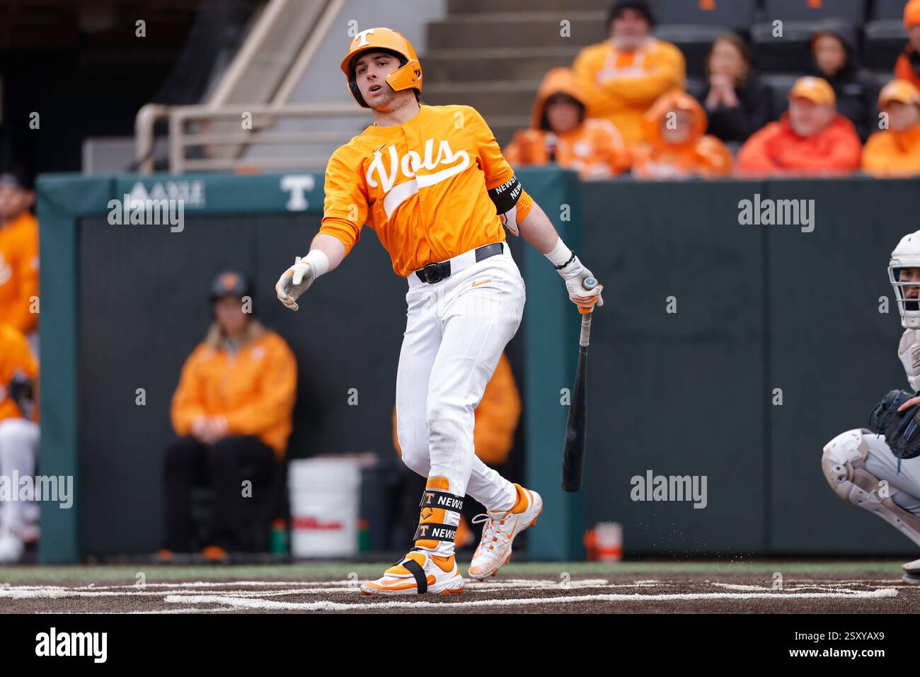 Tennessee Volunteers right fielder Chris Newstrom (10) at bat against ...