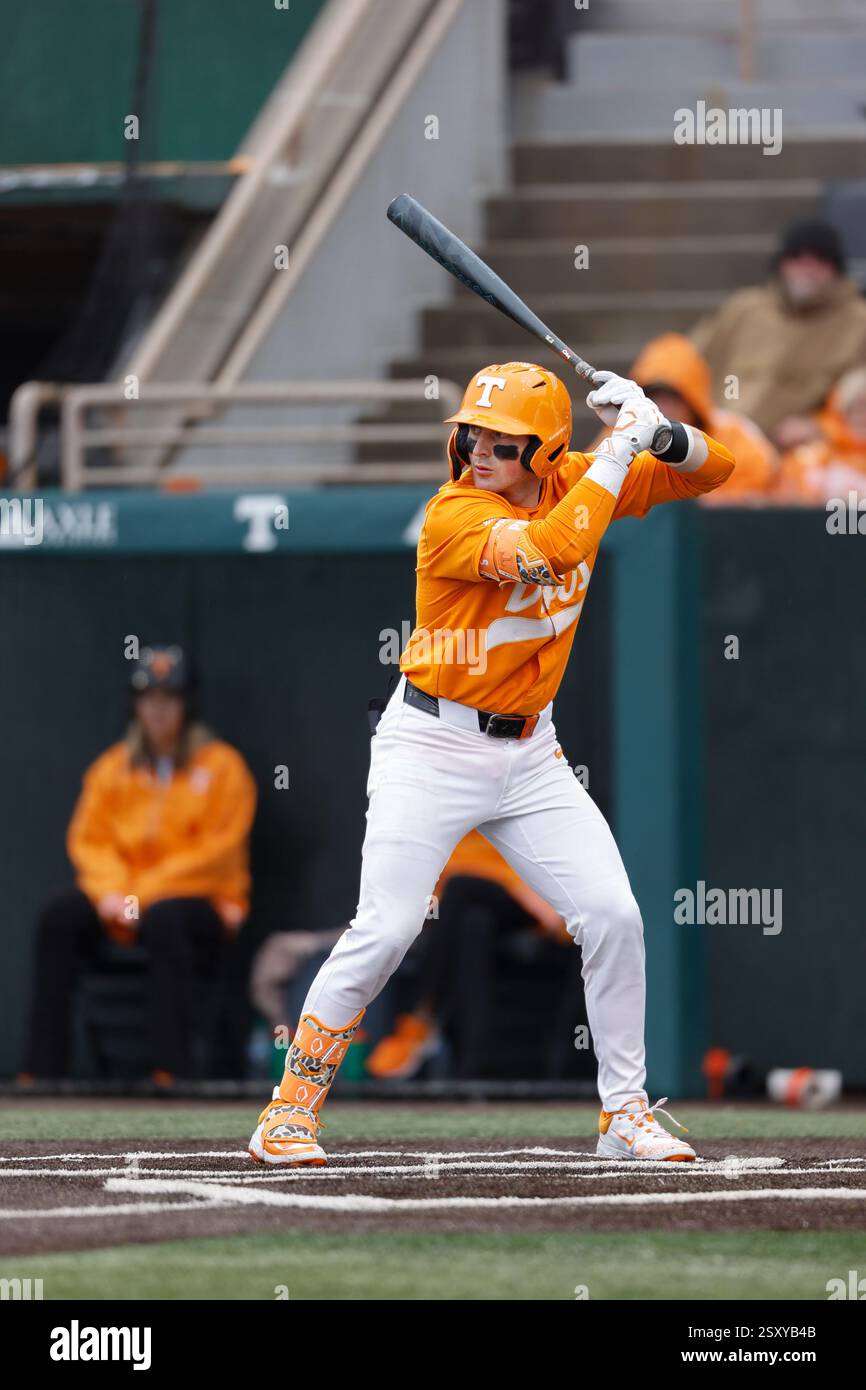 Tennessee Volunteers catcher Cannon Peebles (5) at bat against the ...