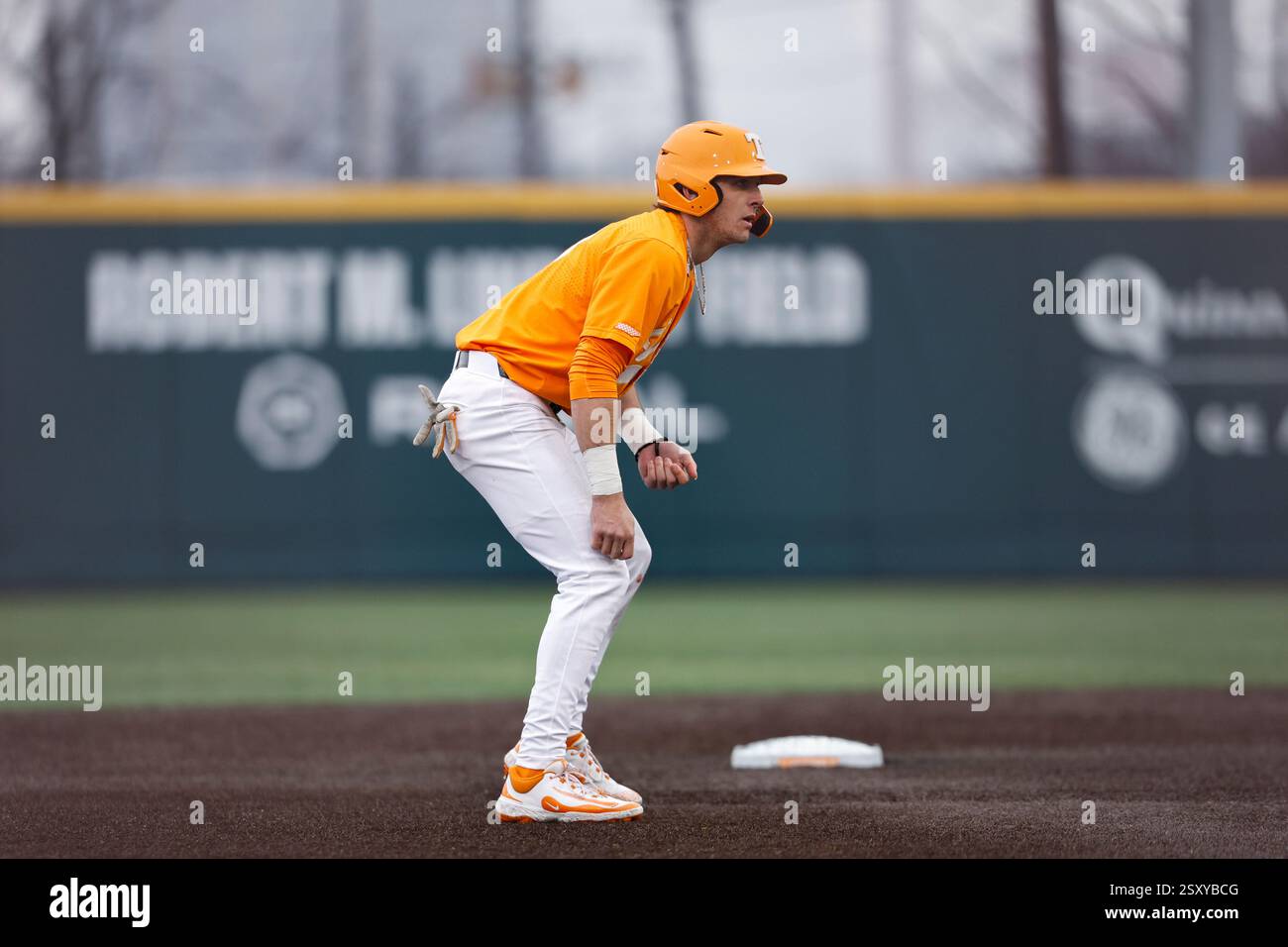 Tennessee Volunteers right fielder Chris Newstrom (10) on base against ...