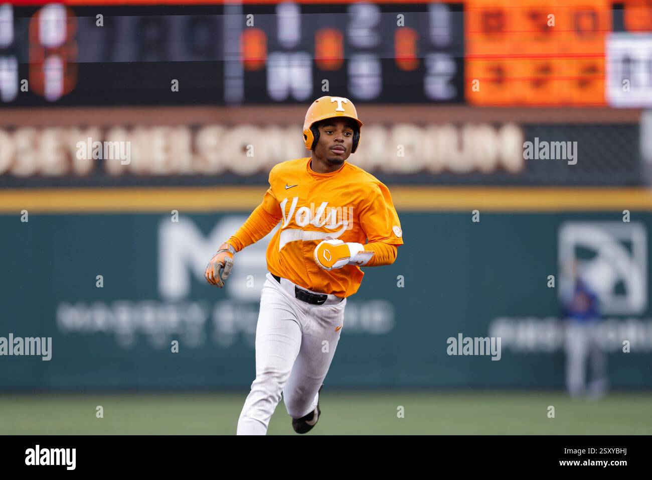 Tennessee Volunteers left fielder Jay Abernathy (8) hustles to third ...